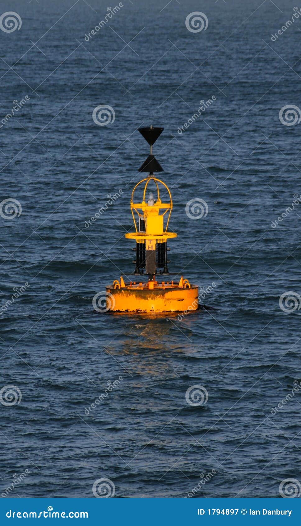 Markierungs-Boje stockbild. Bild von marine, unterwasser - 1794897