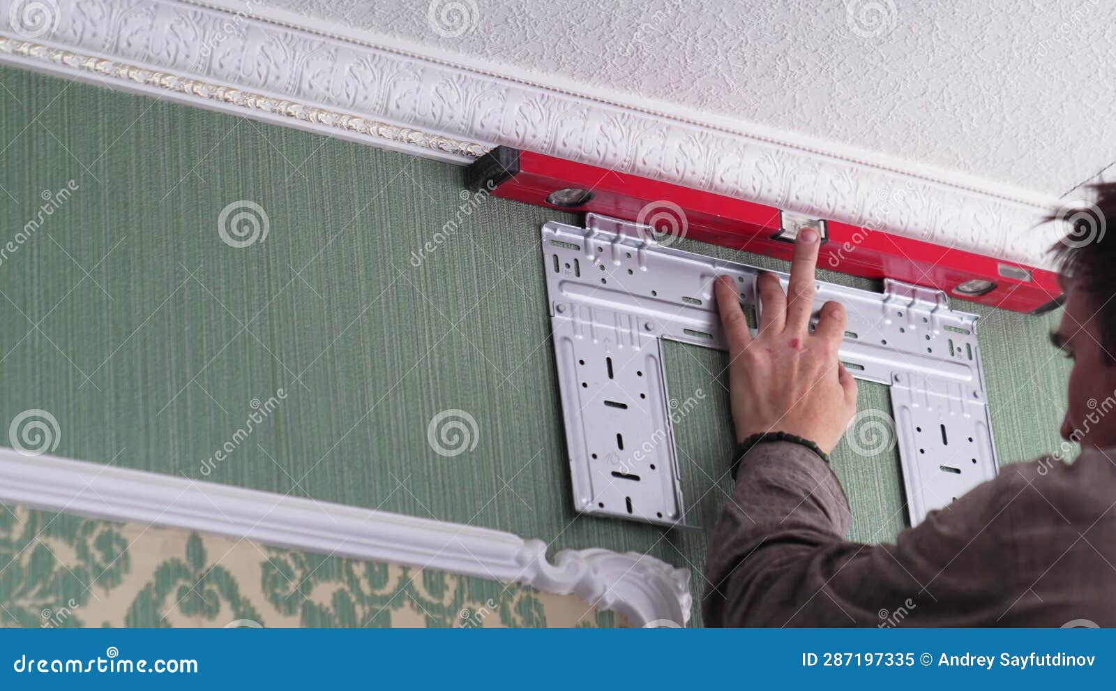 Marking the Attachment Point of the Mounting Strip for a Split System ...