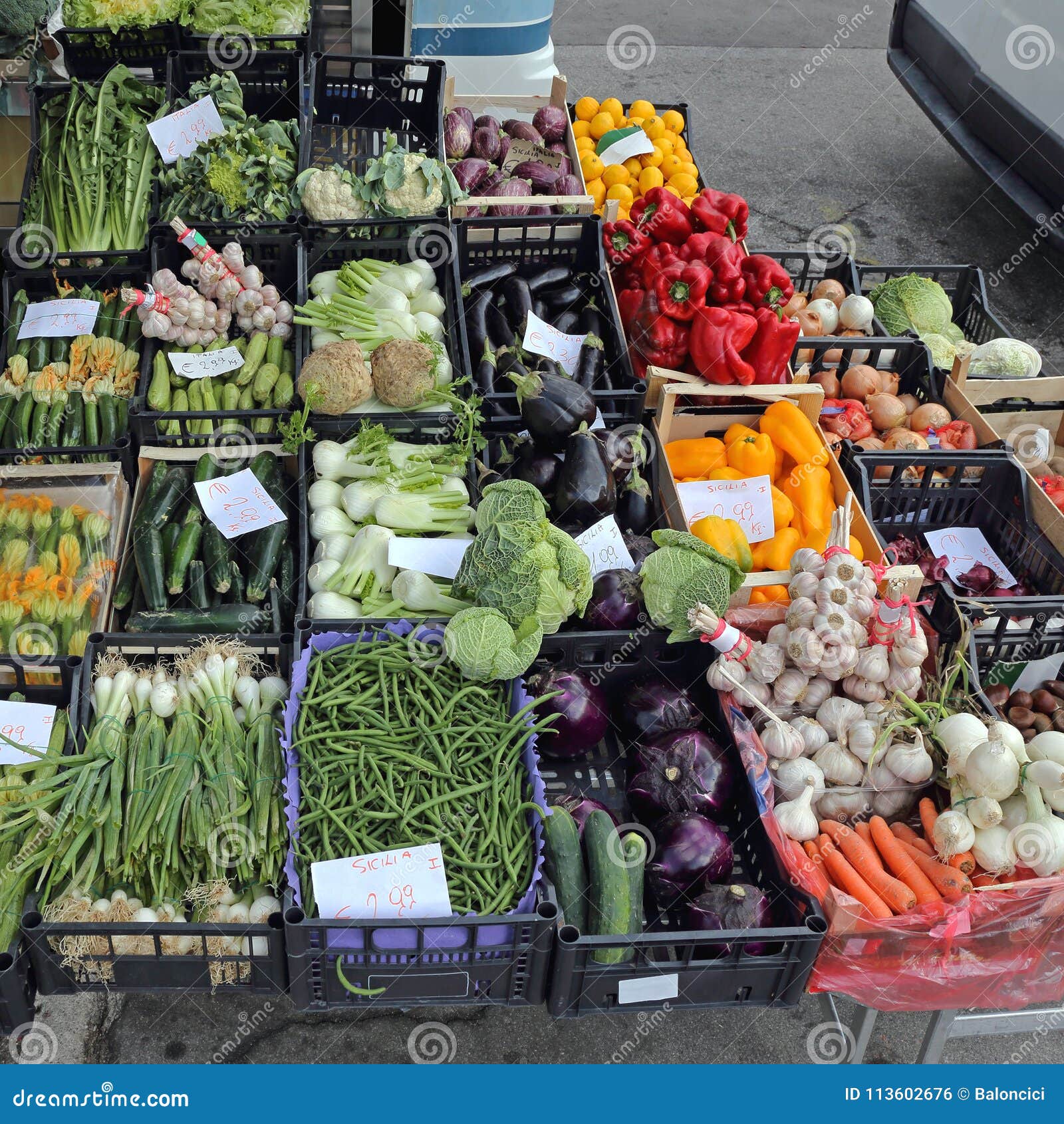 Marktkraam stock foto. Image of peper, rijp, uien, landbouwers - 113602676