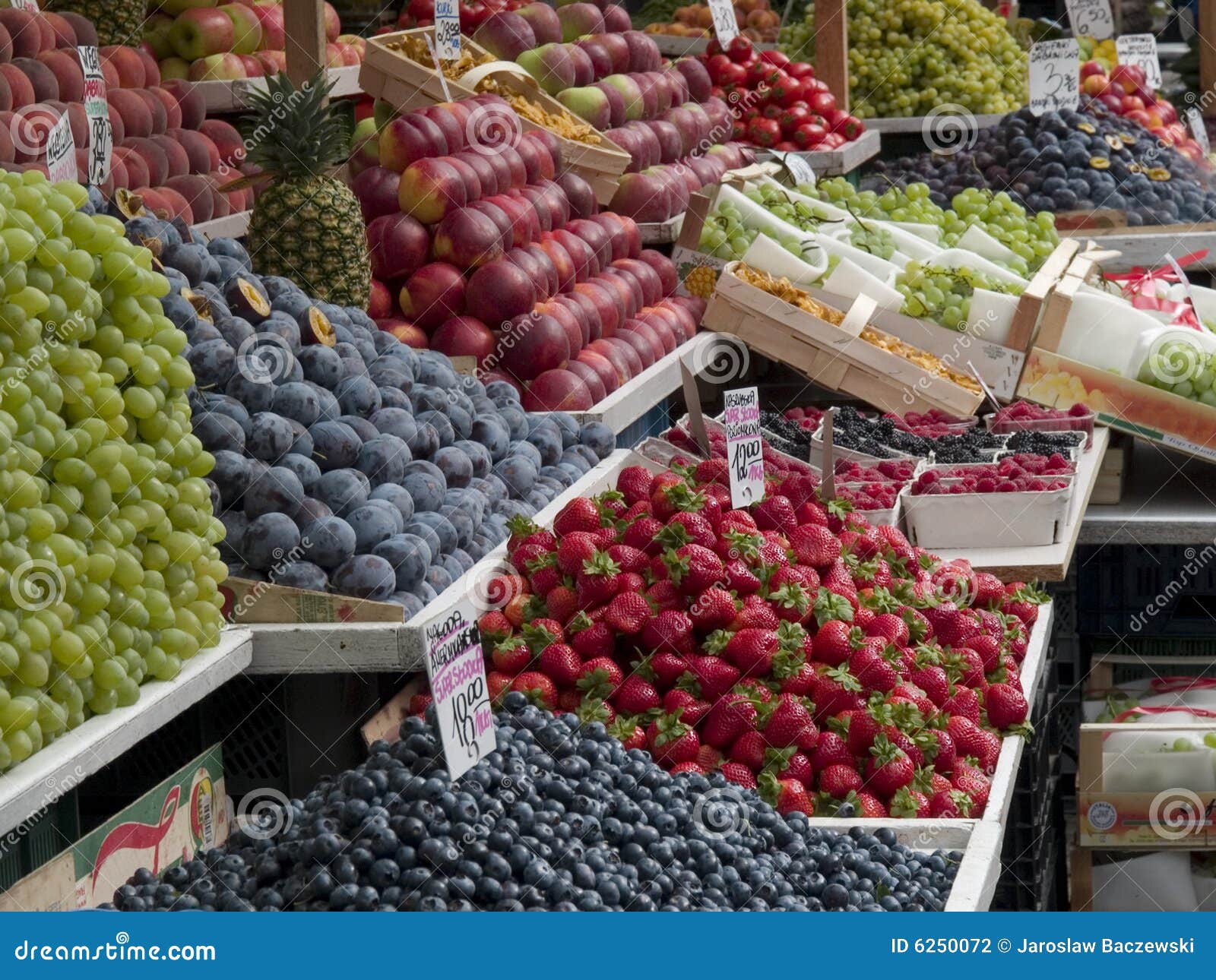 Marktkraam stock foto. Image of keus, verscheidenheid - 6250072