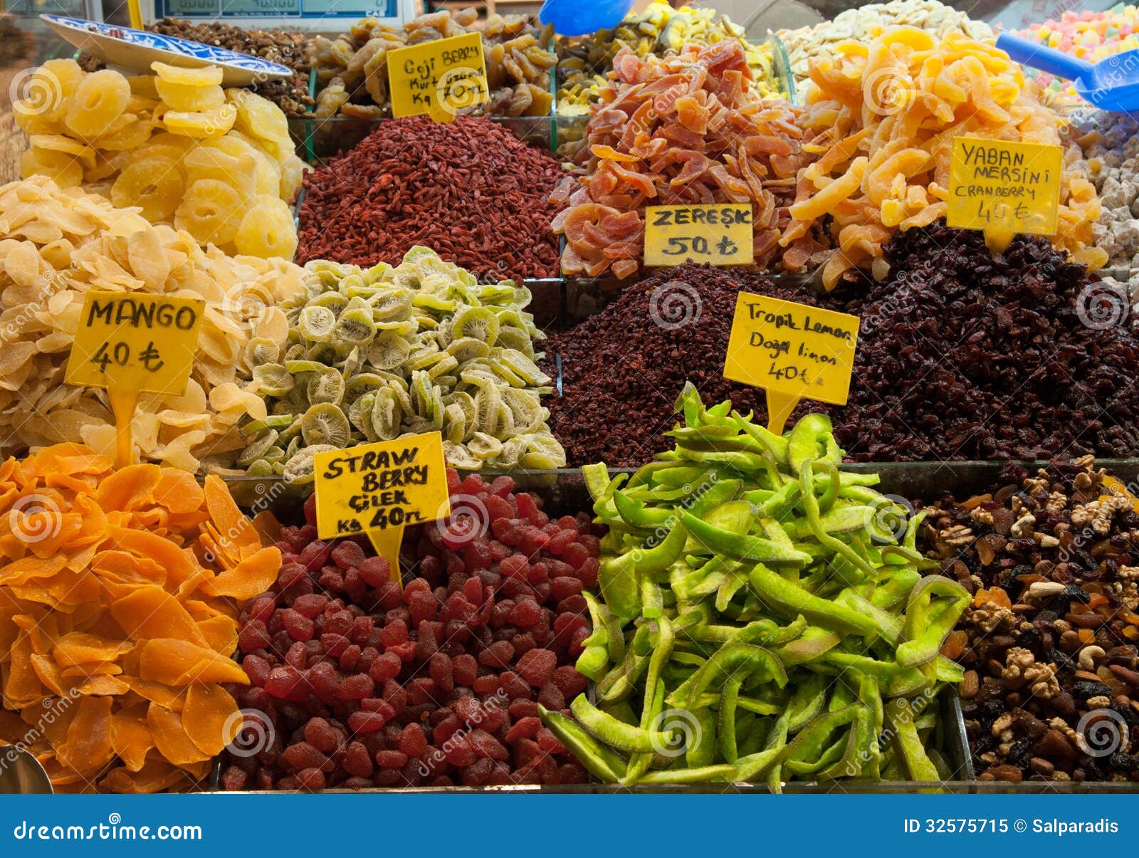 Marktkraam Met Gedroogd Fruit Stock Afbeelding - Image of snoepjes ...