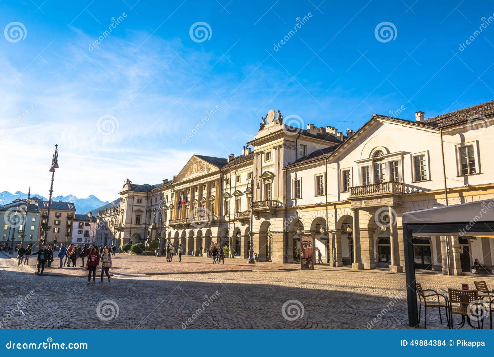 Marktplatz Chanoux in Aosta, Italien Redaktionelles Stockbild - Bild ...