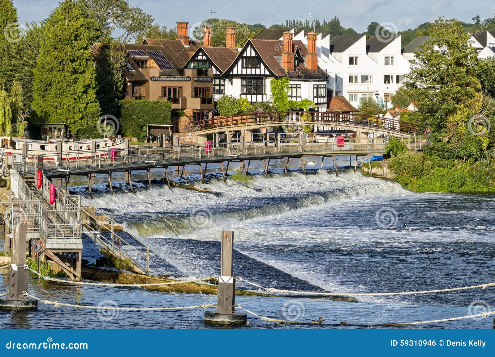 Marlow No Rio Tamisa, Inglaterra Foto de Stock - Imagem de fluxo ...