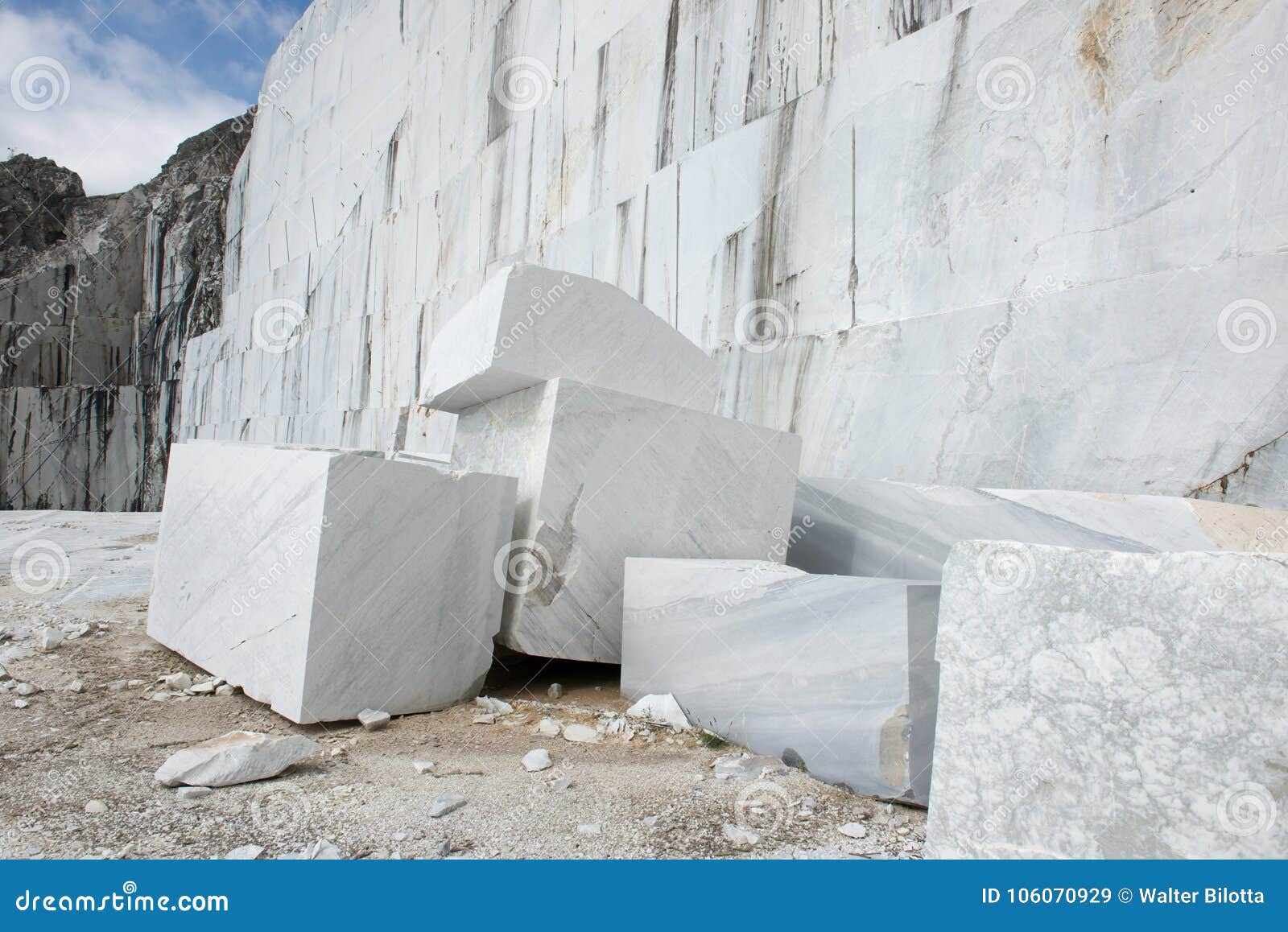 Marmeren Steengroeve Wit Blok Stock Afbeelding - Image of nave, berg ...