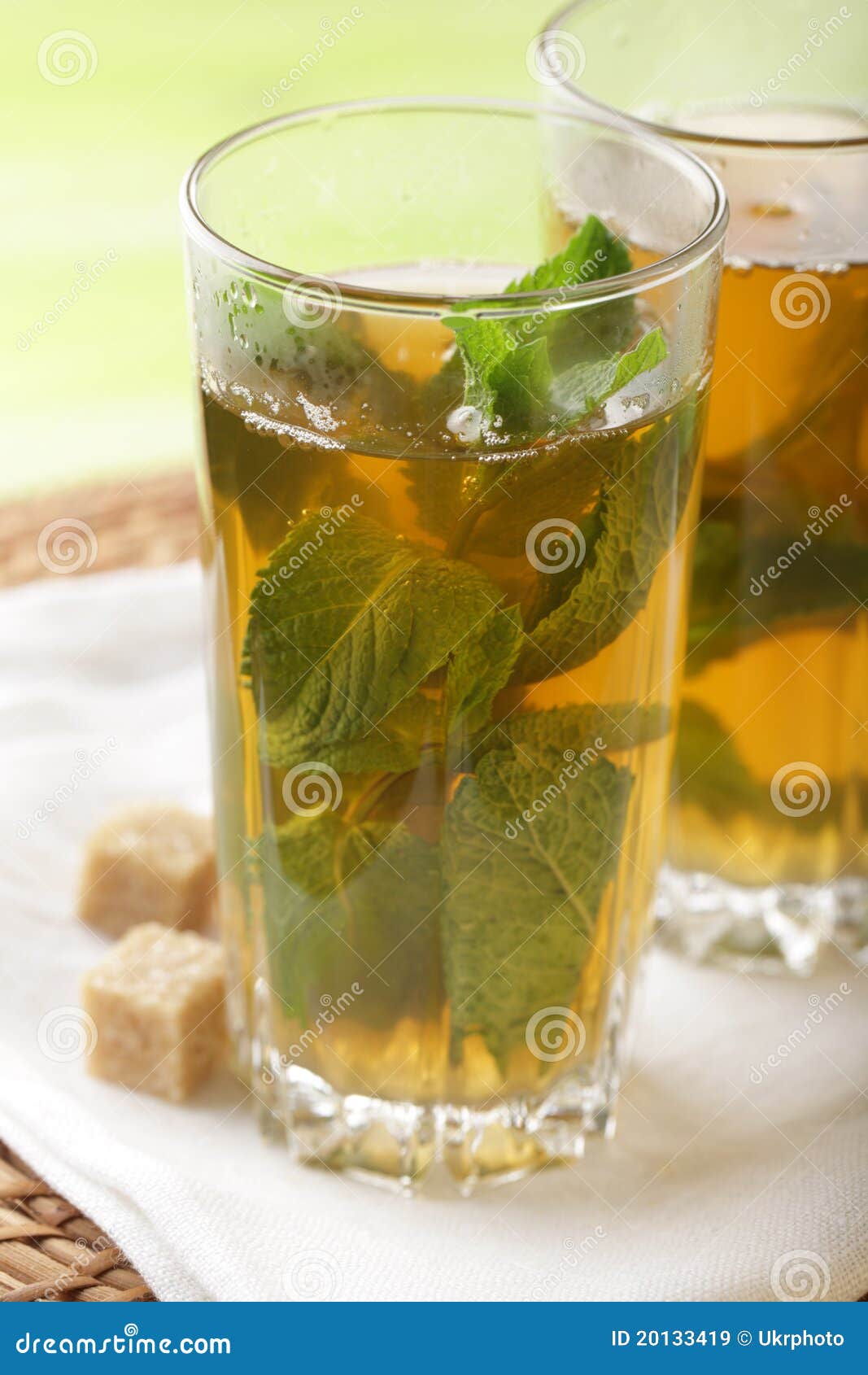 Marokkaanse muntthee stock afbeelding. Image of heet - 20133419