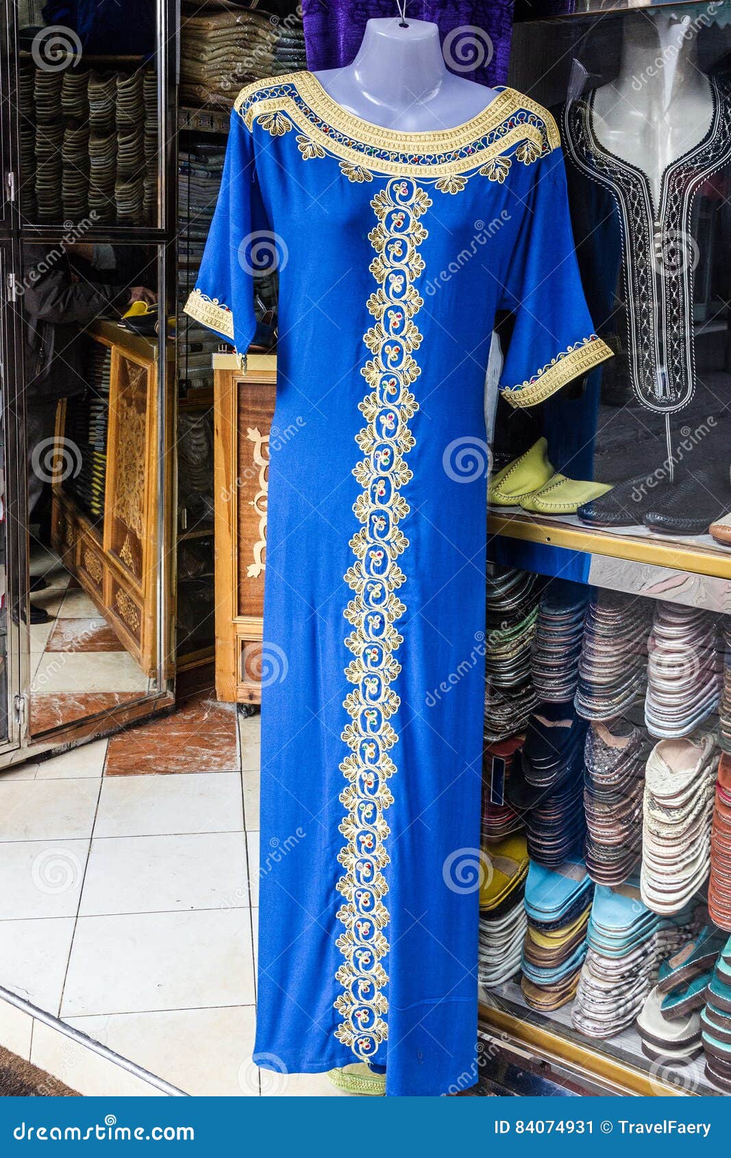 Marokkaanse Traditionele Vrouwenkleding, Marokko Stock Afbeelding ...