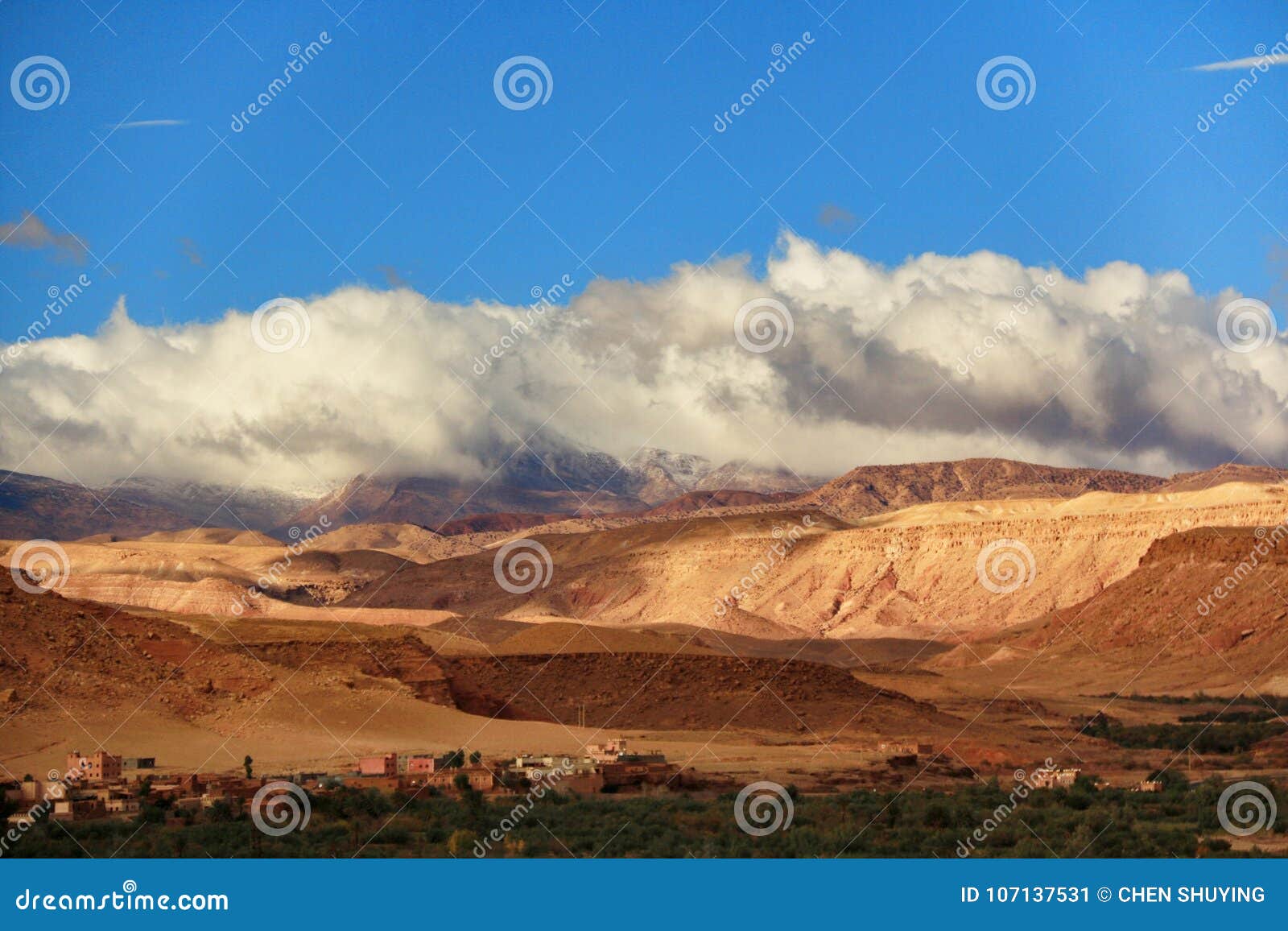 Marokko stock afbeelding. Image of dienblad, prairie - 107137531