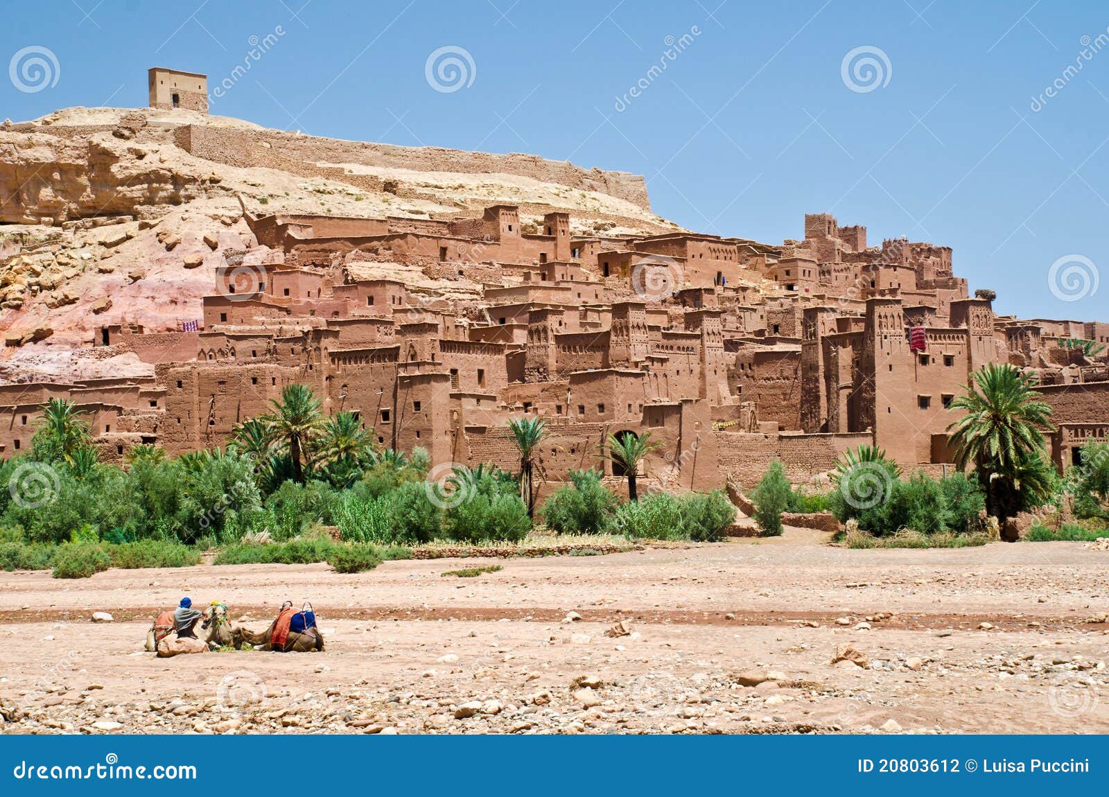 Marokko, Das Kasbah Von AIT Benhaddou Stockfoto - Bild von baum, felsen ...