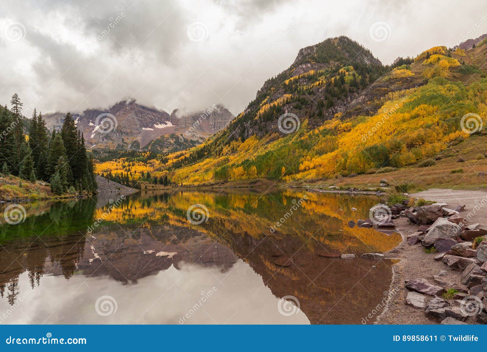 Maroon Bells Autumn Scenic Reflection Stock Image - Image of landscape ...