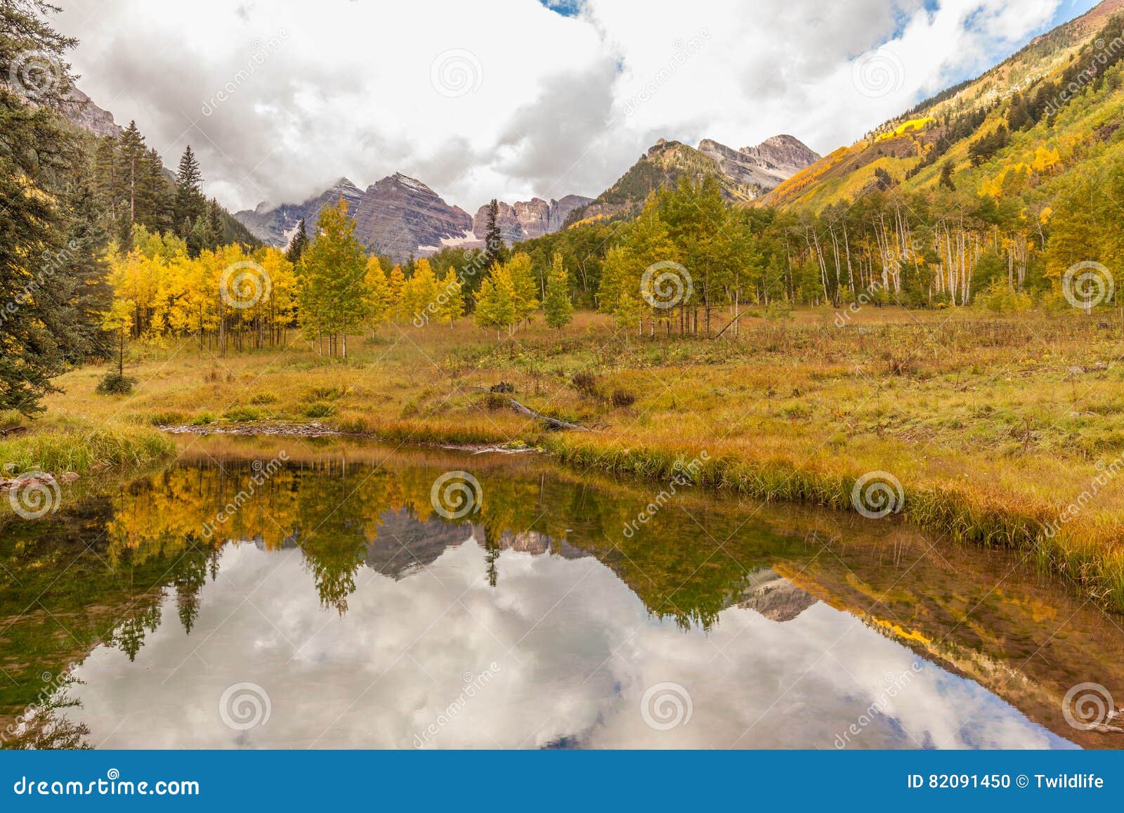 Maroon Bells Fall Reflection Stock Photo - Image of beauty, nature ...