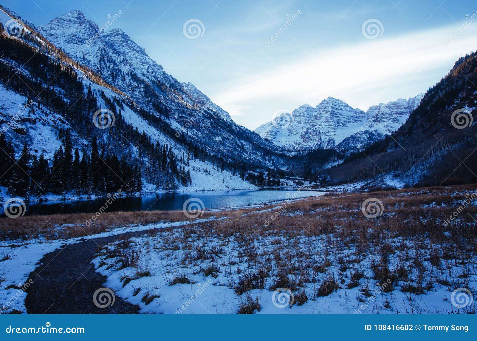Maroon Bells in Winter stock photo. Image of divide - 108416602