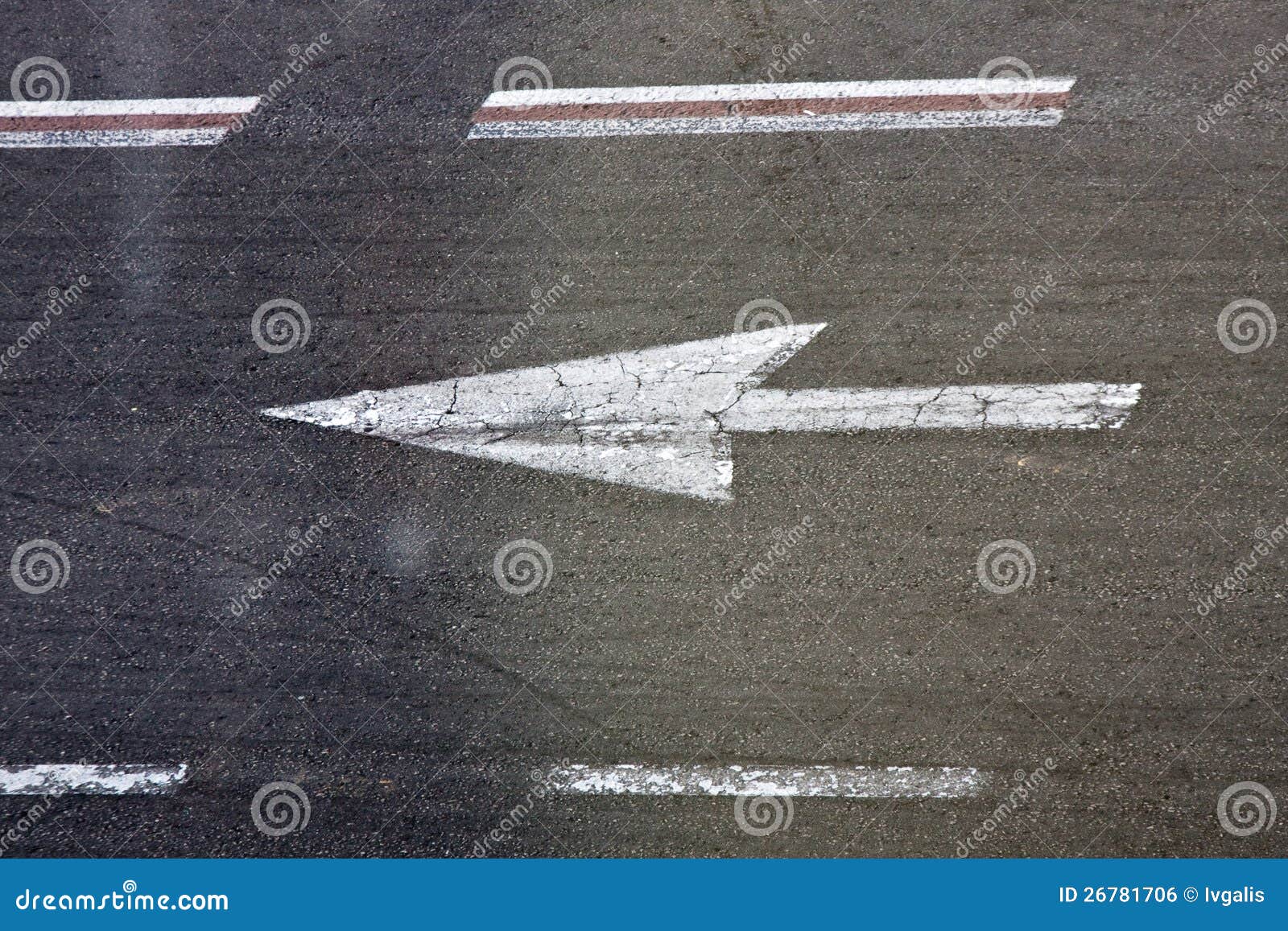 Marquage routier photo stock. Image du course, allée - 26781706