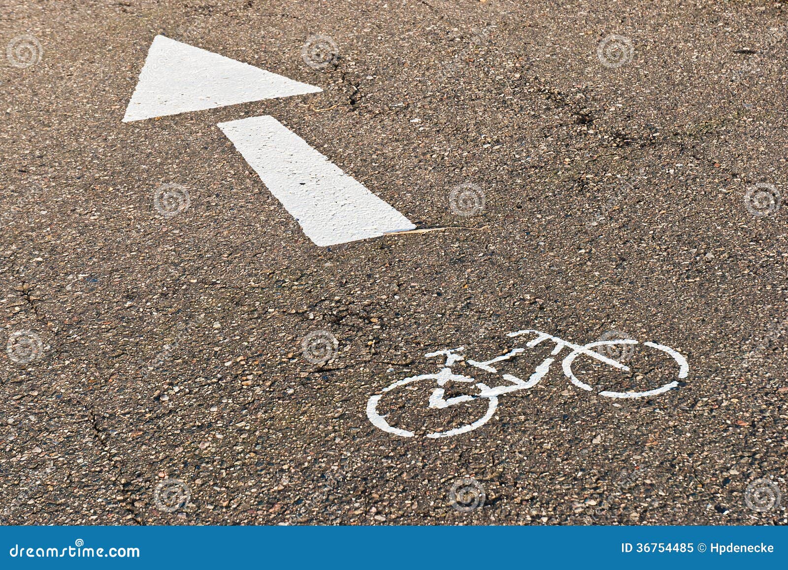 Marquage Routier Pour Des Cyclistes Image stock - Image du chemins ...