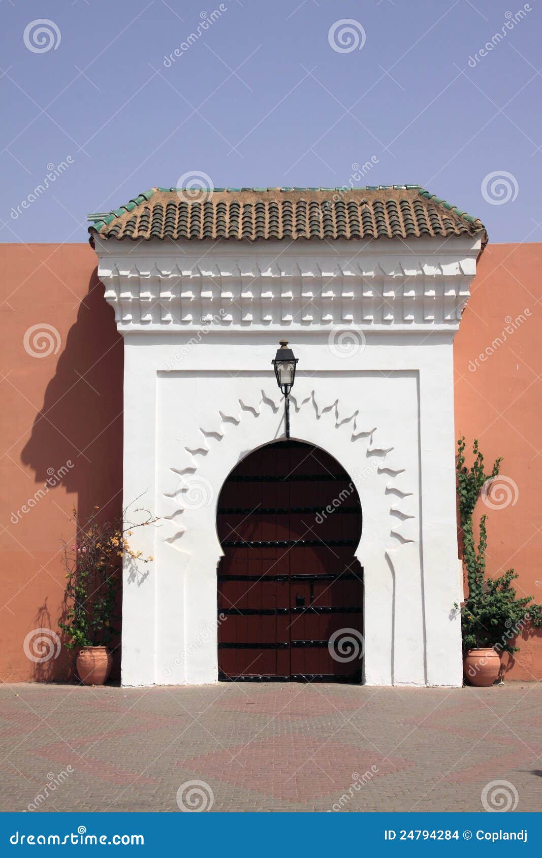 Marrakesh Islamic Arched Gate Stock Photo - Image of maghreb, tower ...