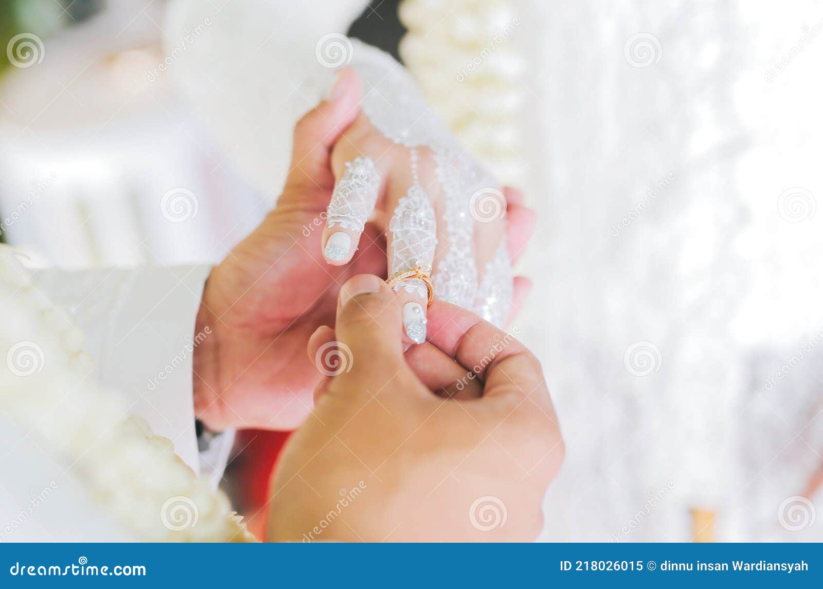 Married Hand while Inserting Ring To Others Hand Stock Image - Image of ...