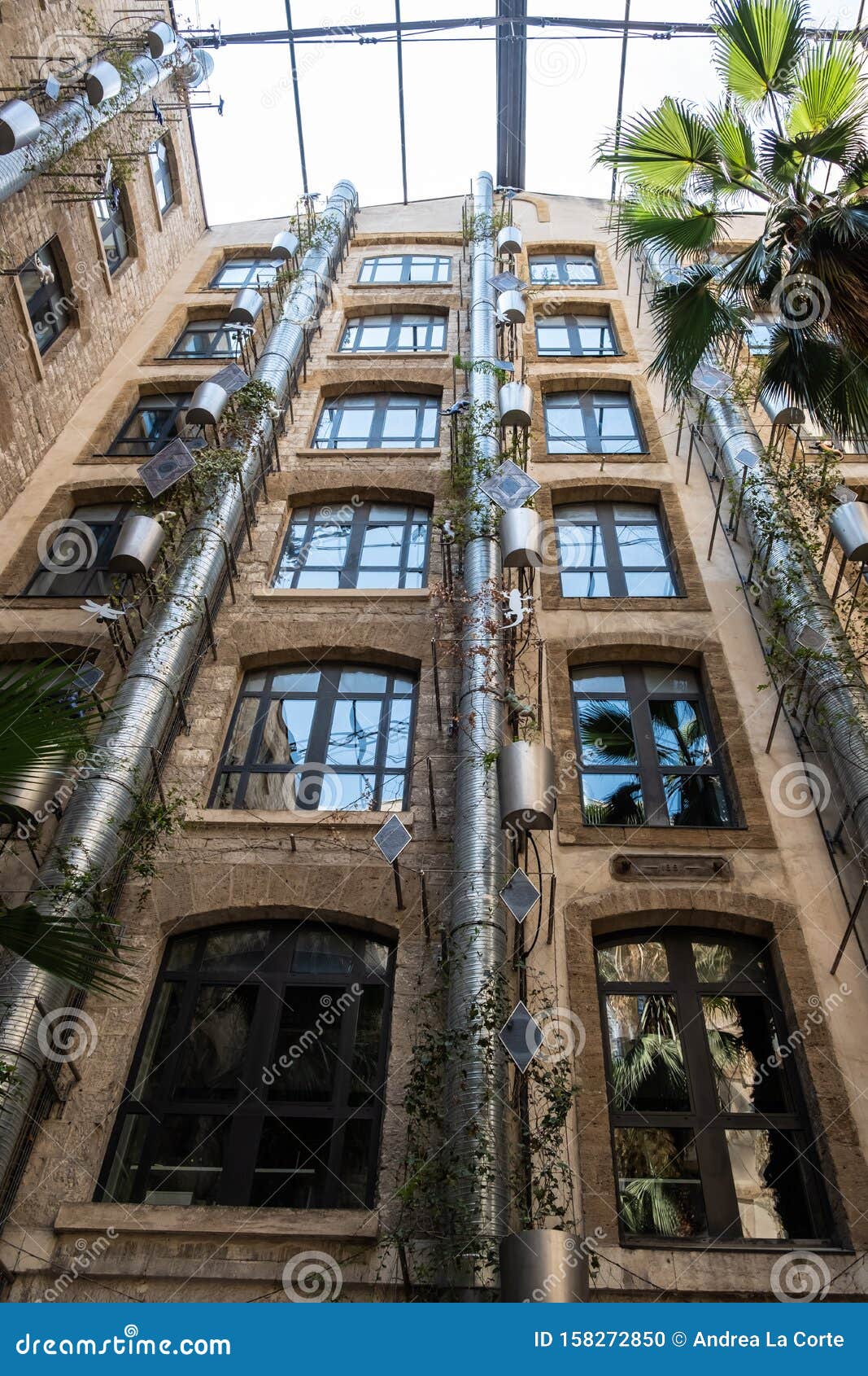 Marsella, El Nuevo Centro Comercial De La Ciudad Imagen editorial ...