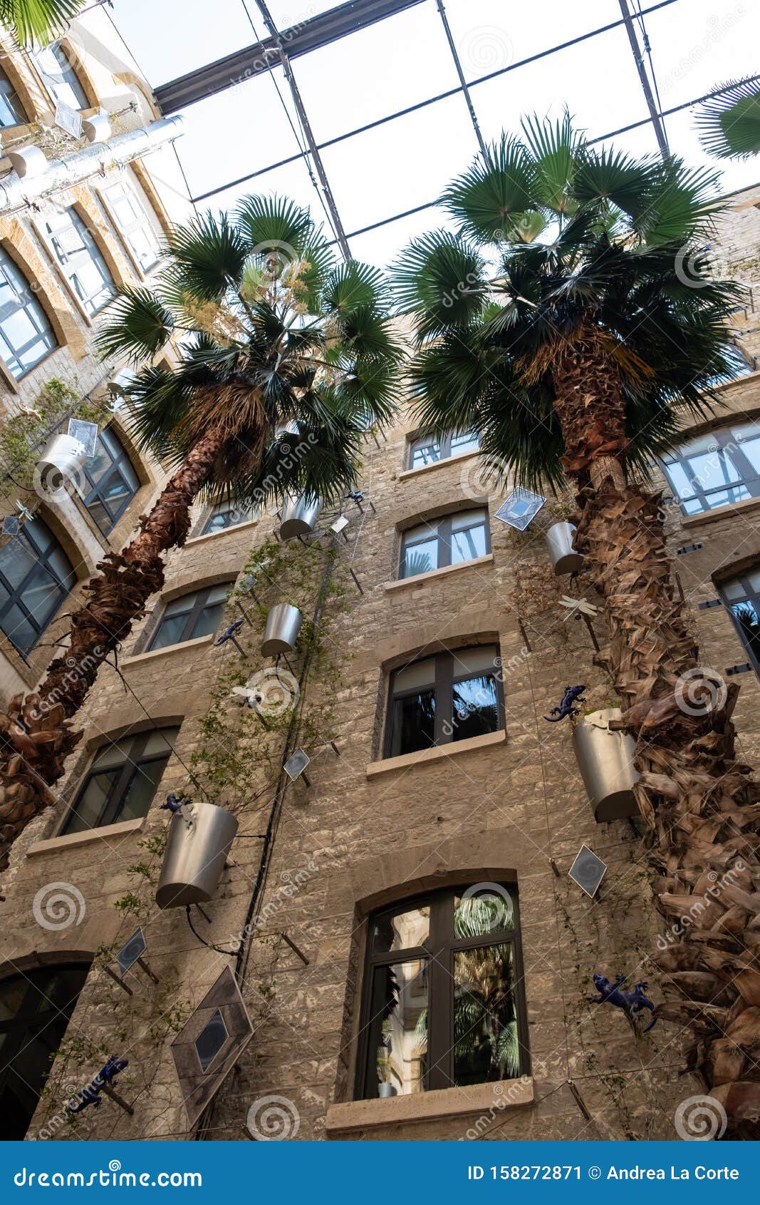 Marsella, El Nuevo Centro Comercial De La Ciudad Imagen de archivo ...