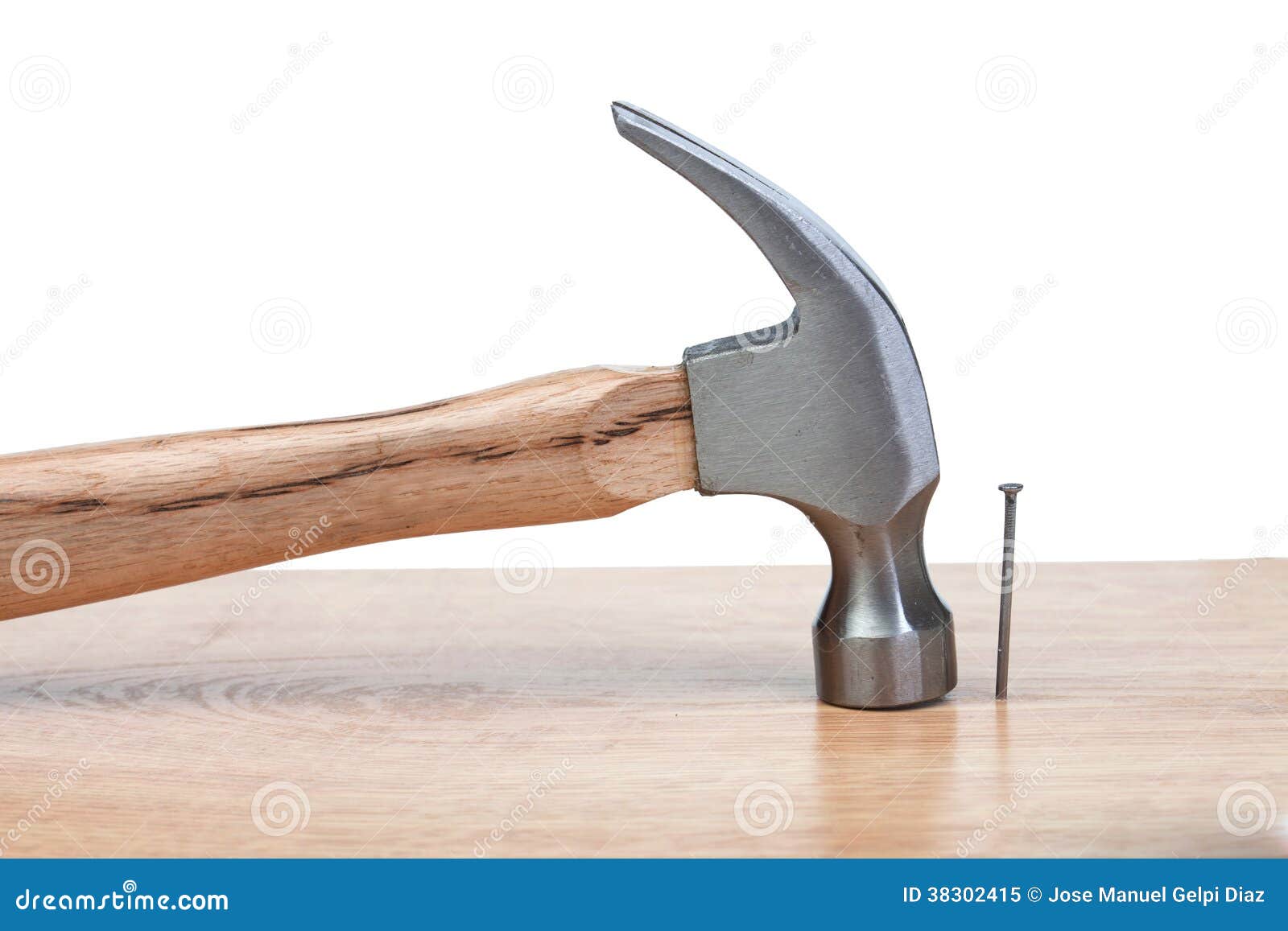 Martele a Batida De Um Prego Em Uma Madeira Imagem de Stock - Imagem de ...