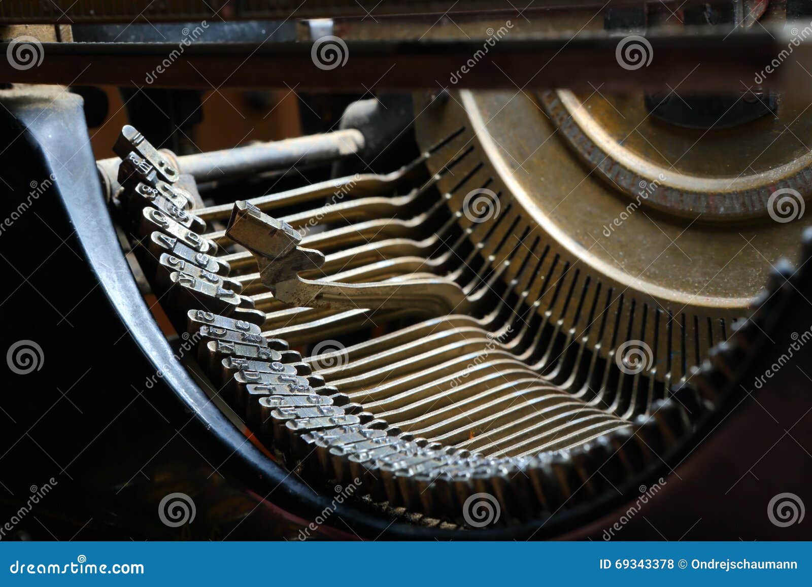 Martillo de la letra foto de archivo. Imagen de redondeado - 69343378