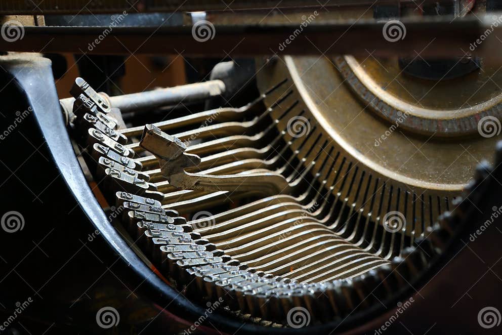 Martillo de la letra foto de archivo. Imagen de redondeado - 69343378