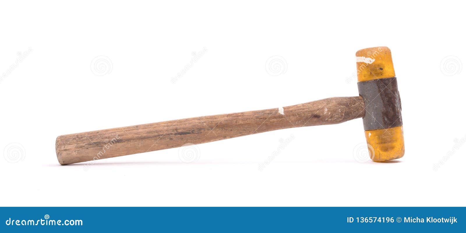 Martillo de madera viejo foto de archivo. Imagen de fuerza - 136574196