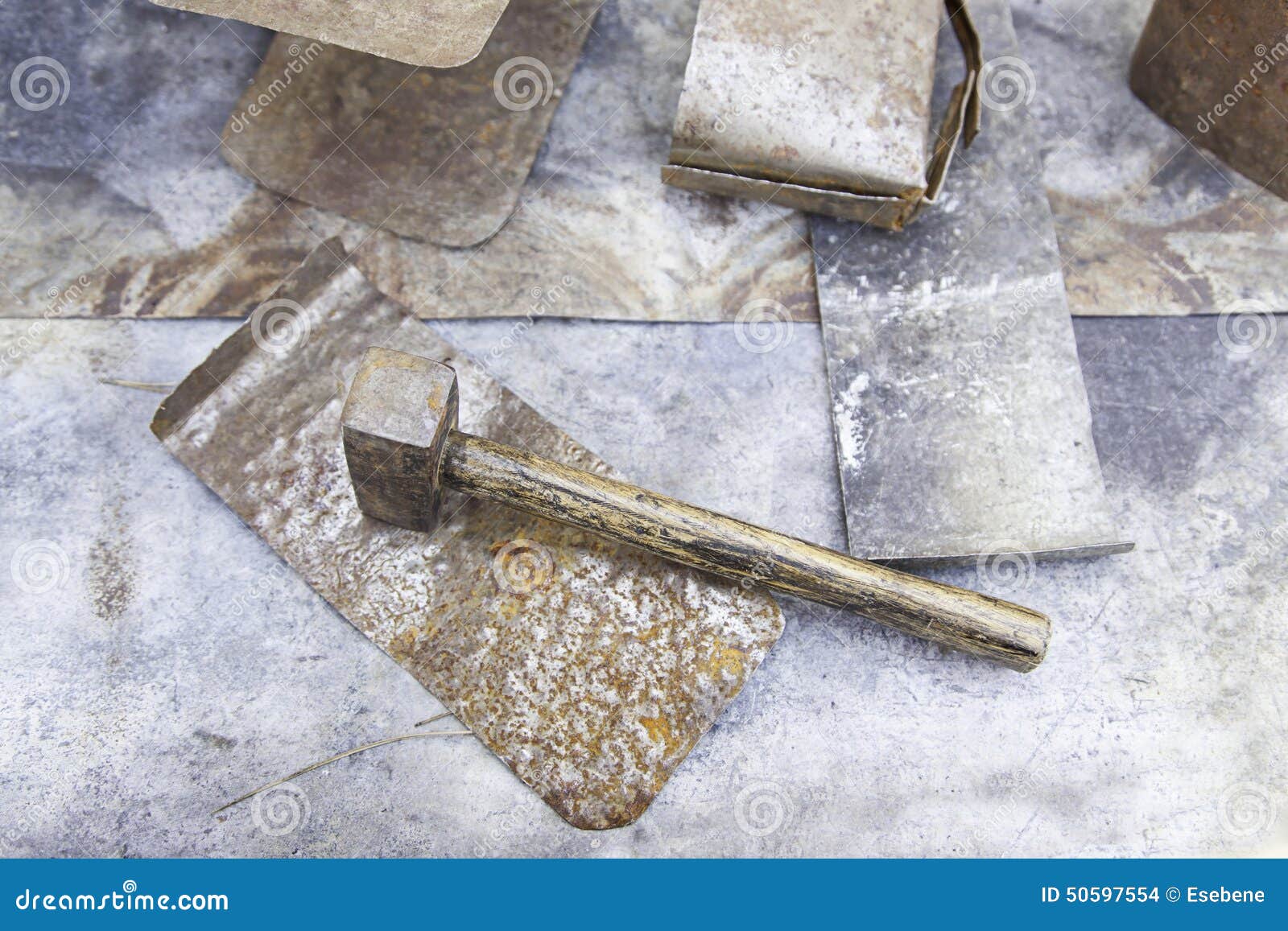 Martillo Que Golpea El Metal Foto de archivo - Imagen de envejecido ...