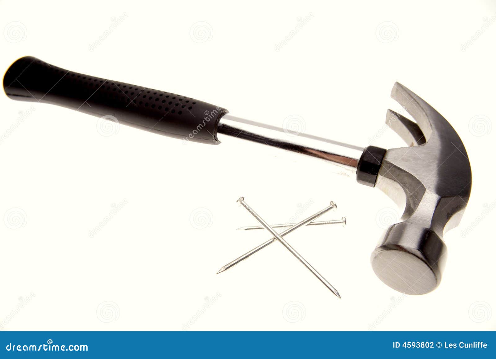 Martillo y clavos foto de archivo. Imagen de estructura - 4593802