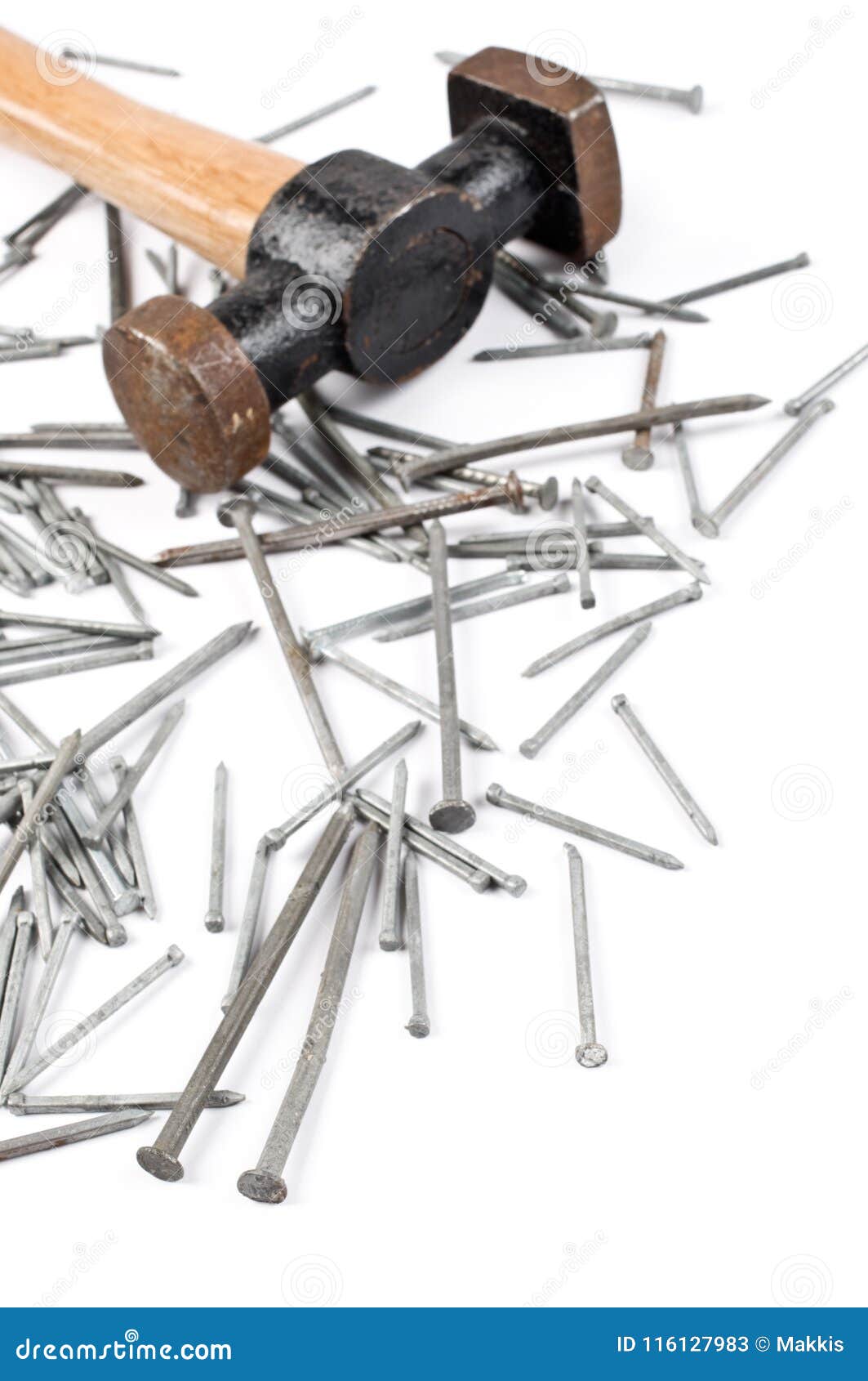 Martillo Y Clavos En Blanco Imagen de archivo - Imagen de industrial ...