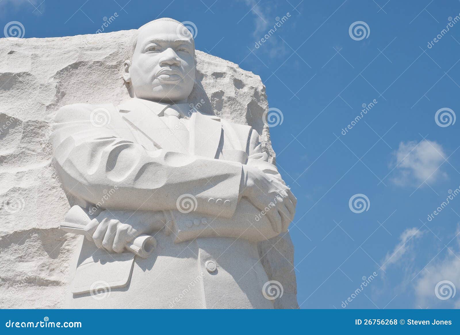Martin Luther King Jr. Memorial In Compton Civic Plaza, California ...