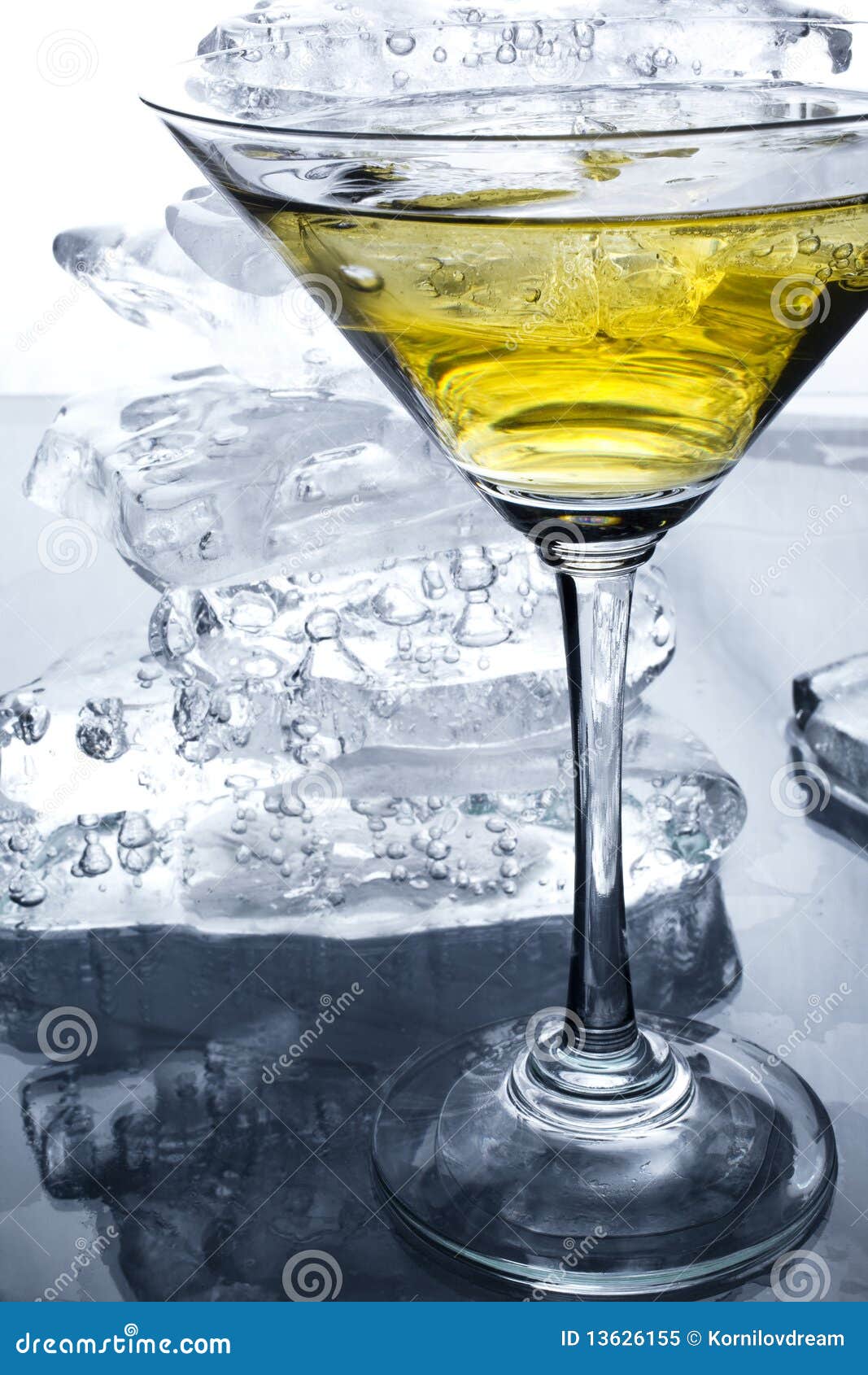Martini with ice stock image. Image of beverage, martini - 13626155