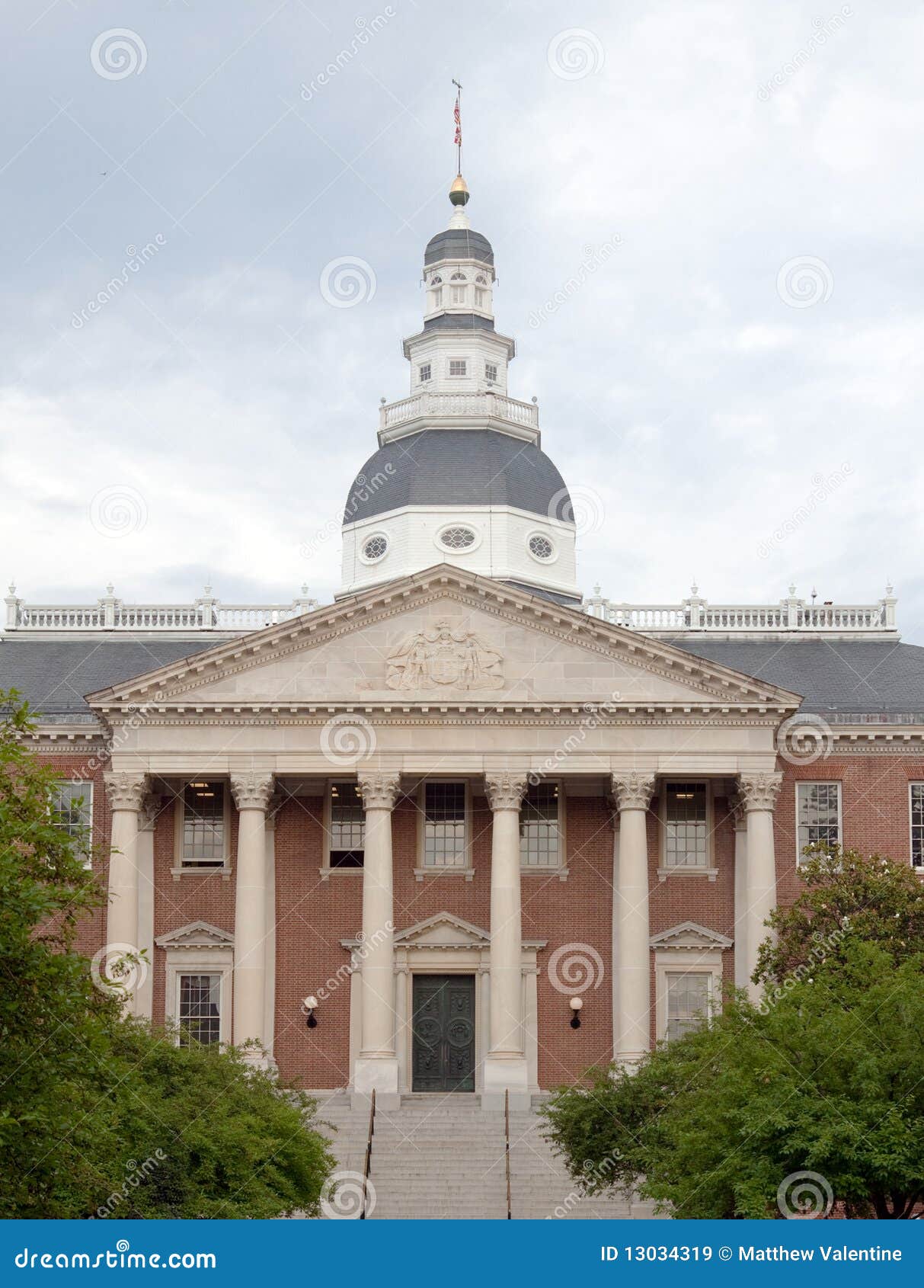 Maryland State House in Annapolis Stock Image - Image of flags, dome ...