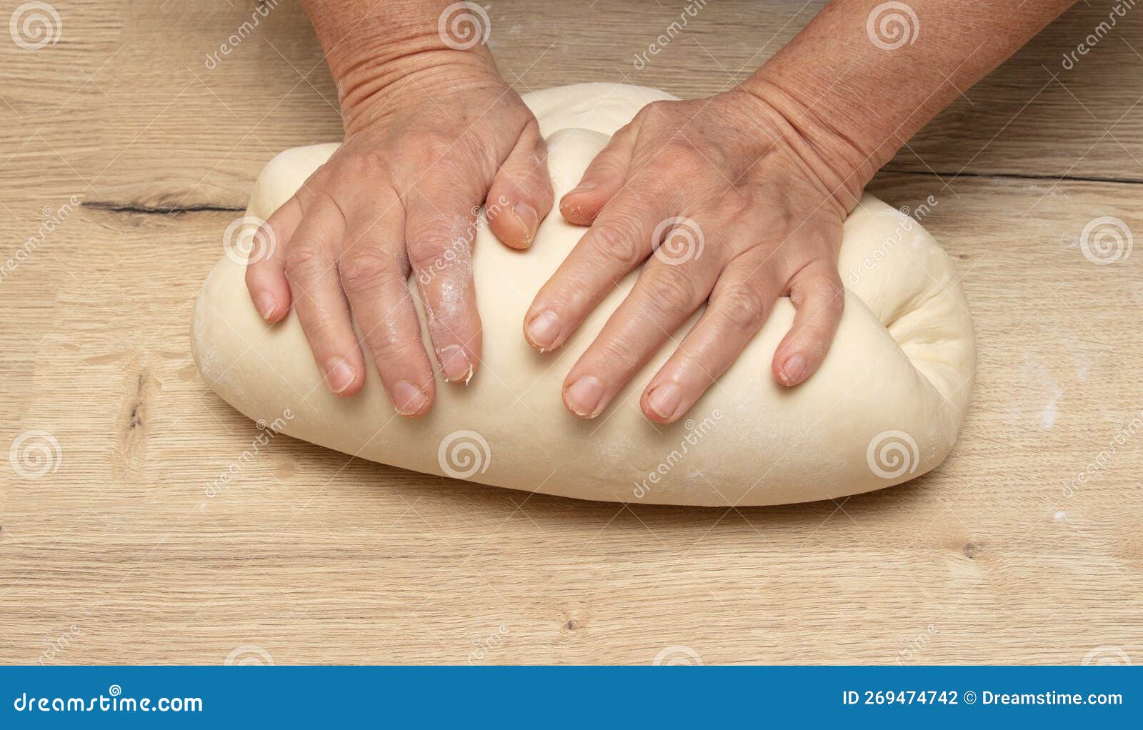 Masa De Harina Amasada a Mano. Foto de archivo - Imagen de tarjeta ...