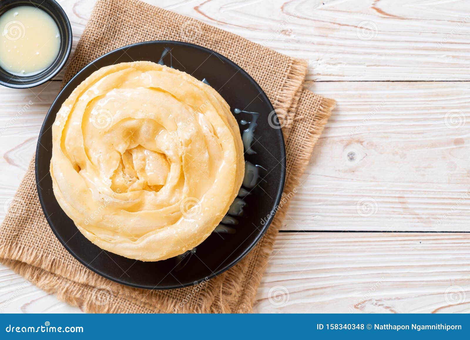 Masa De Roti Frita Y Crujiente Foto de archivo - Imagen de leche ...