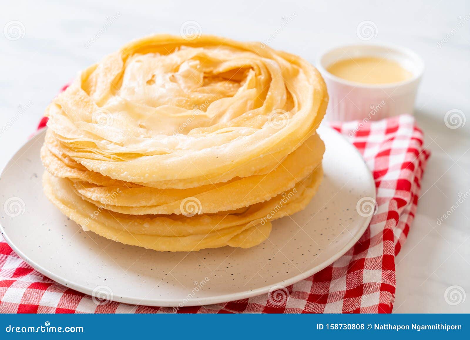 Masa De Roti Frita Y Crujiente Foto de archivo - Imagen de cocina ...