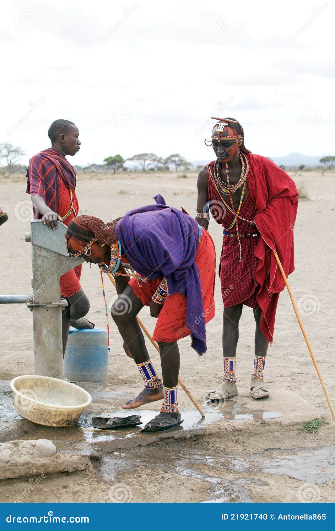 Masai men editorial image. Image of water, ethnic, traditional - 21921740