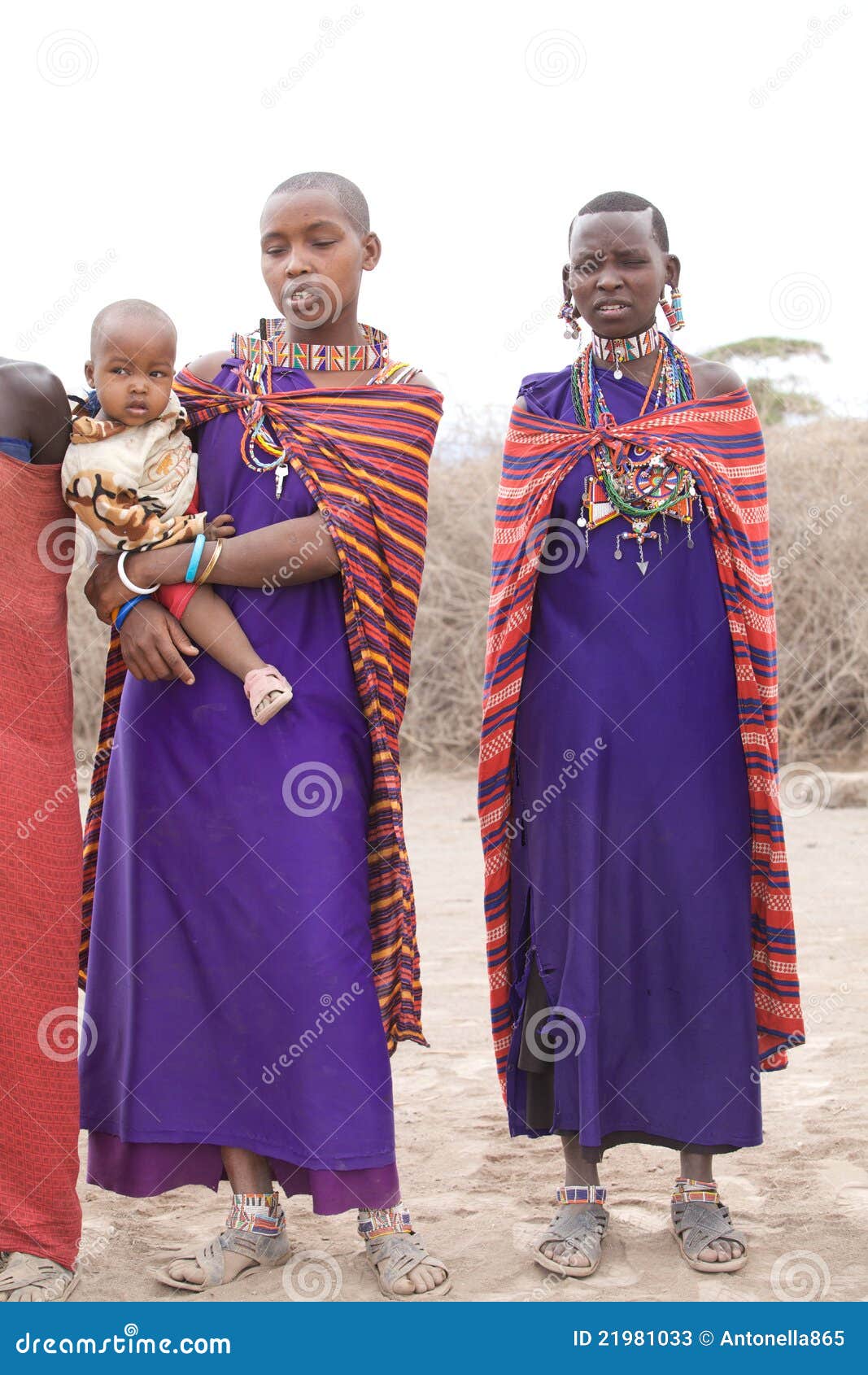Masai women and child editorial stock photo. Image of water - 21981033