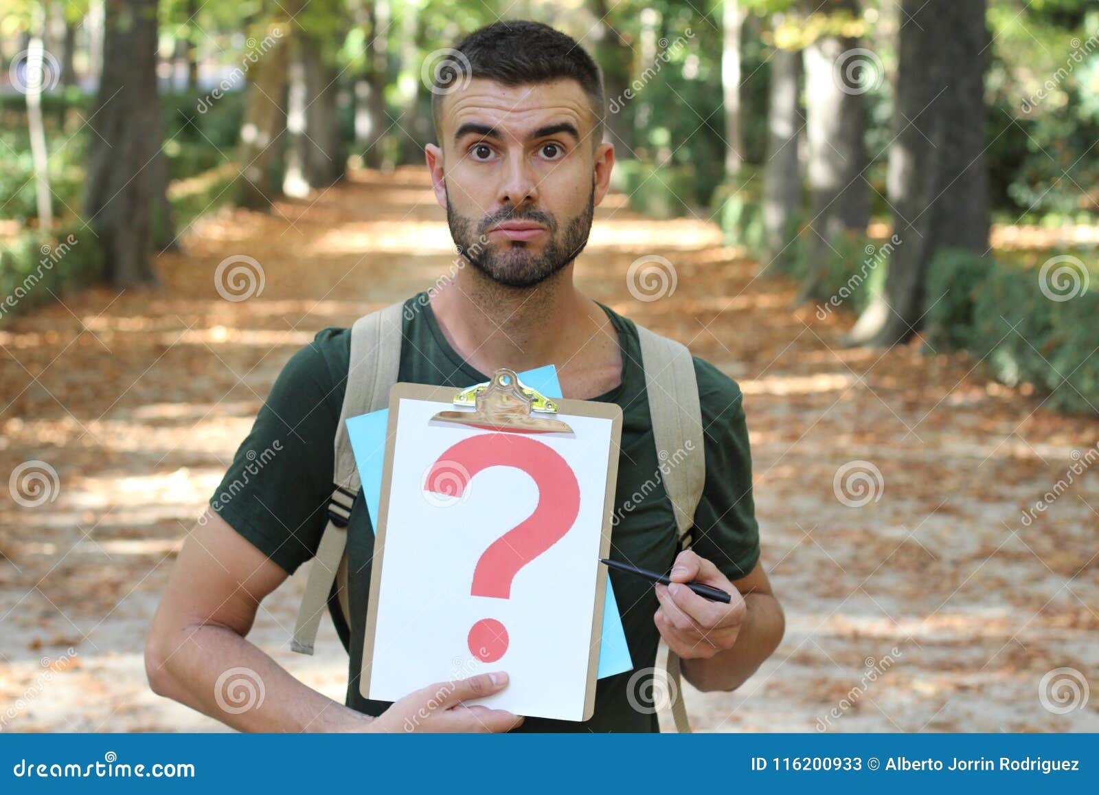 Maschio Non Decisivo Con Un Dubbio Importante Immagine Stock - Immagine ...