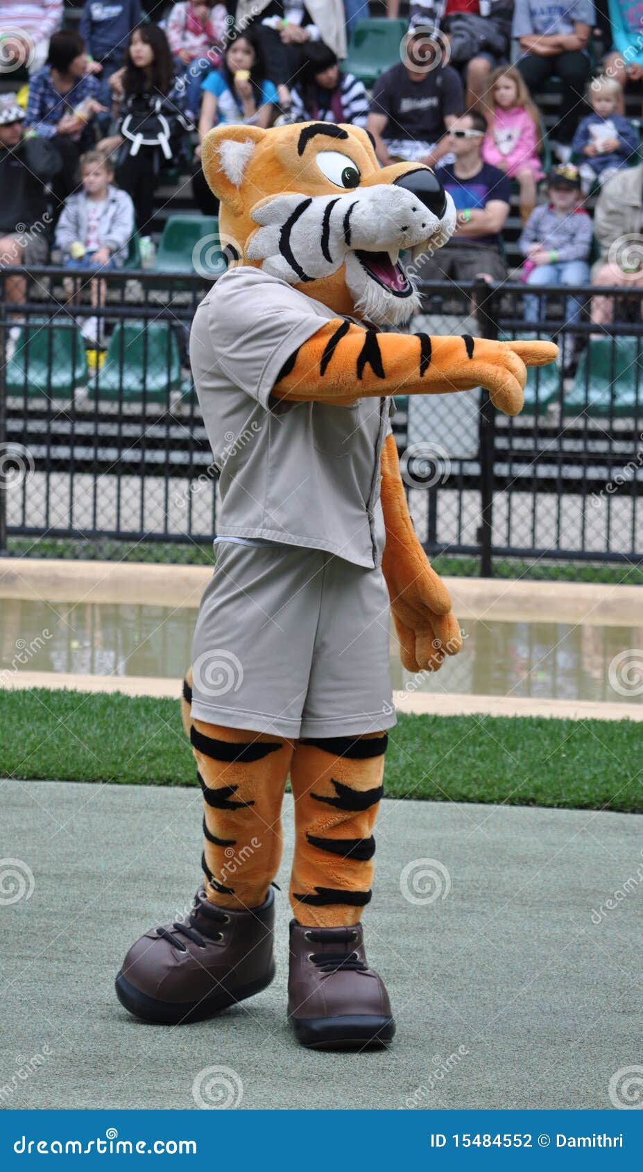 Mascot in Australia Zoo editorial photography. Image of irwin - 15484552