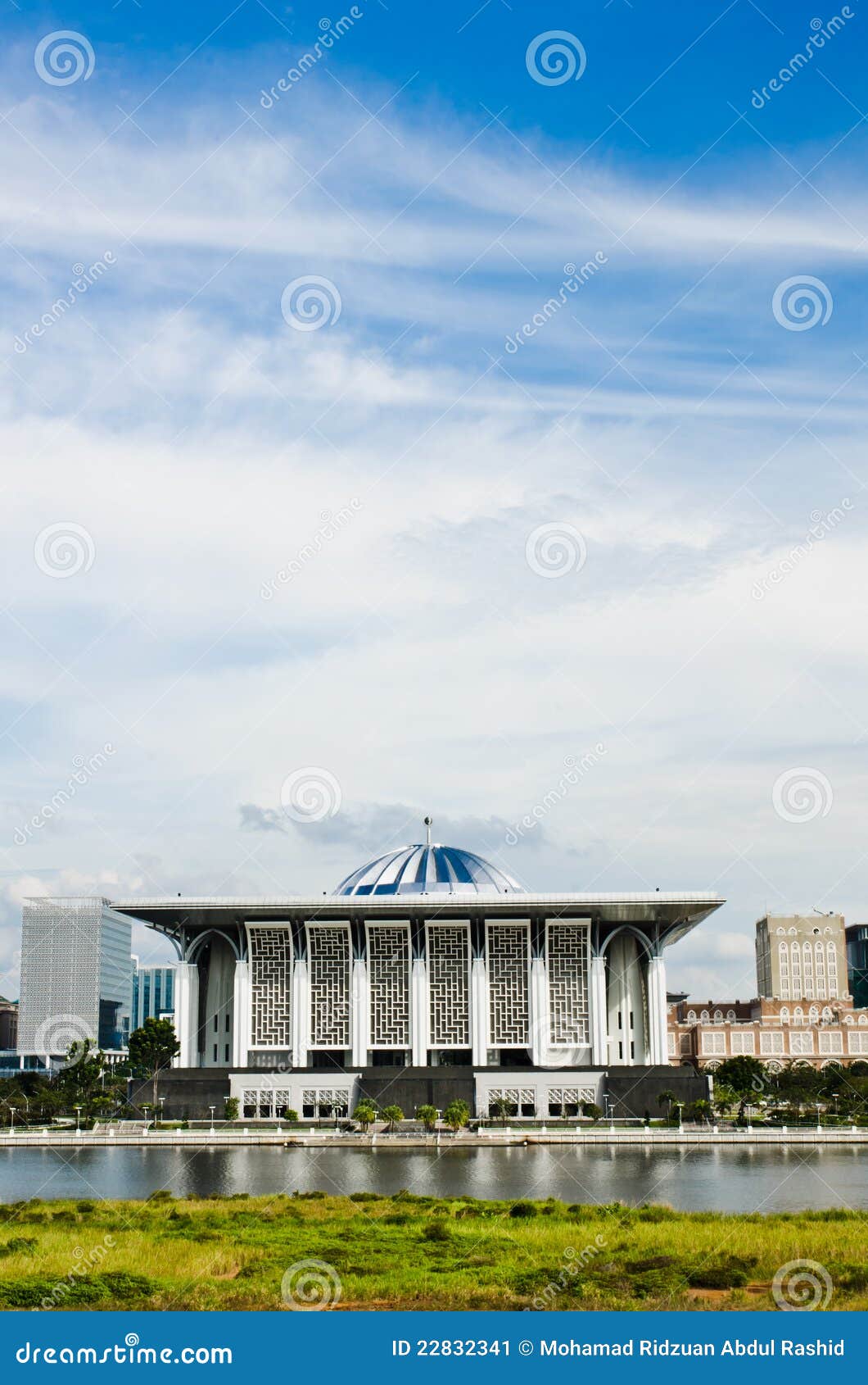 Masjid Besi Putrajaya stock image. Image of mosque, still - 22832341