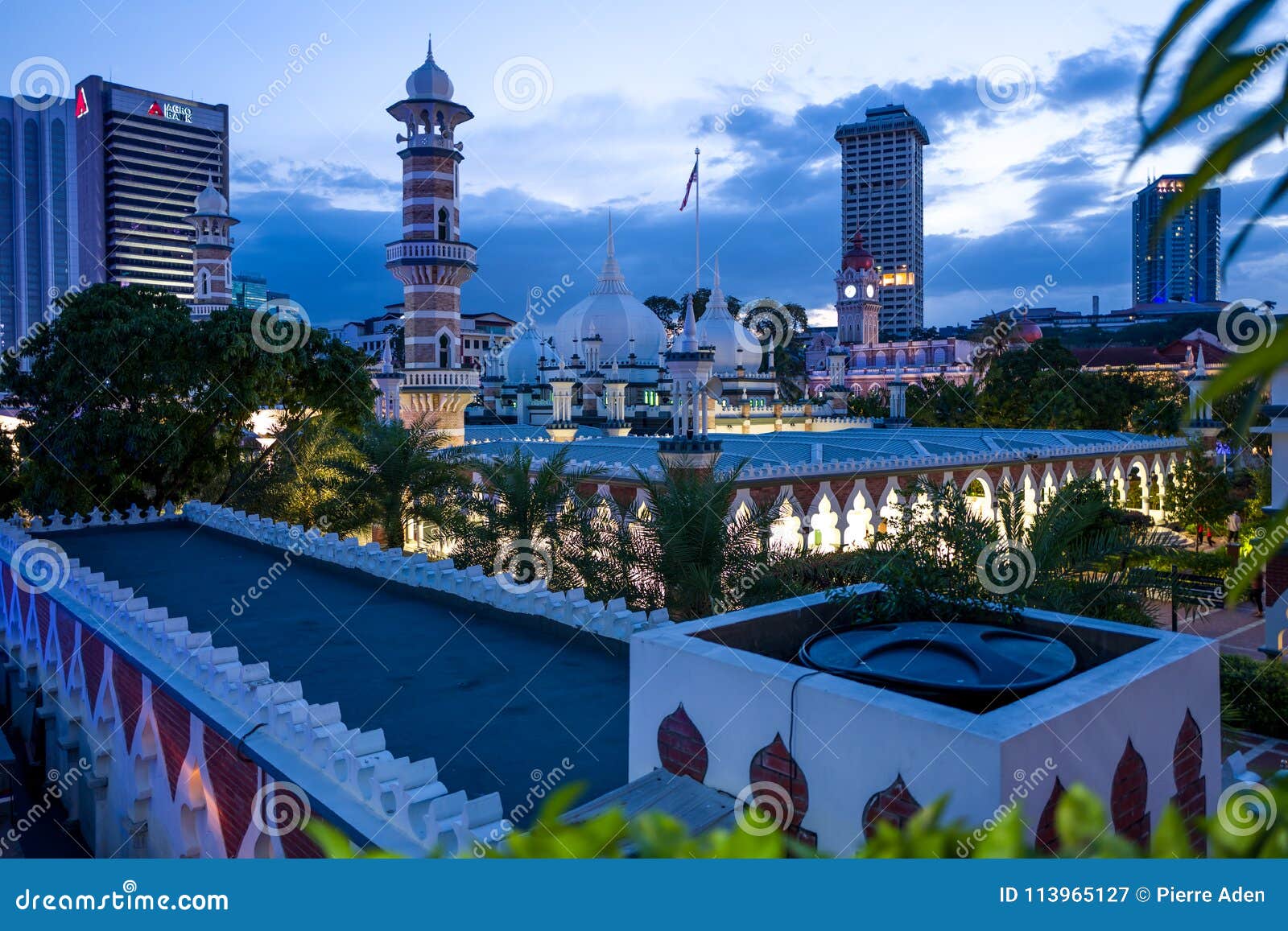 Masjid Jamek Mosque in Kuala Lumpur Editorial Photography - Image of ...