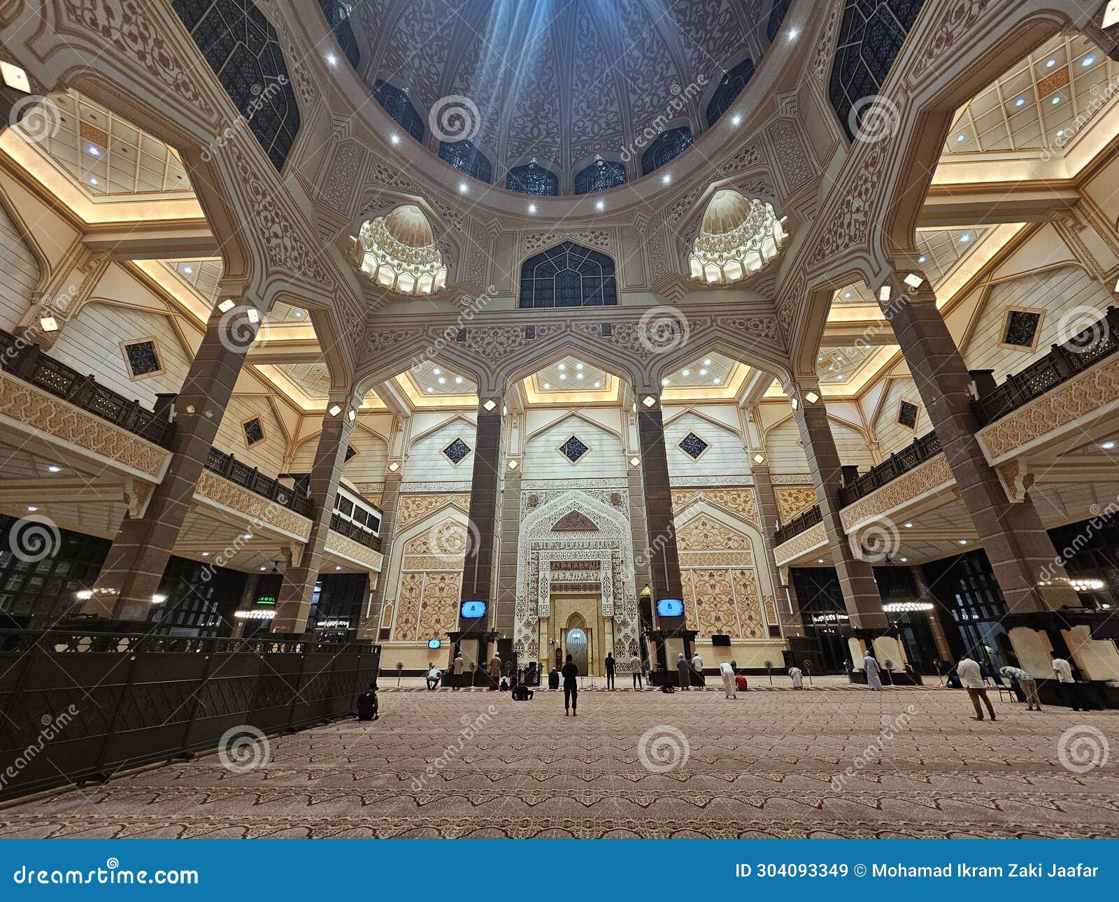 Masjid Putrajaya Main Prayer Hall Editorial Stock Image - Image of hall ...