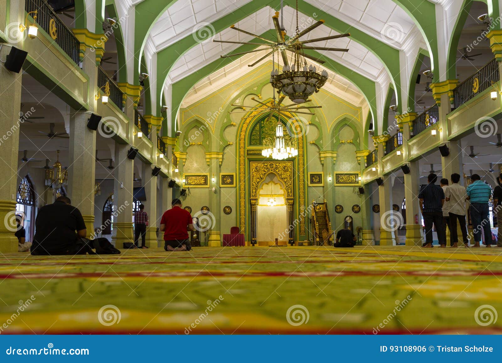 Masjid Sultan Mosque Interior Foto editorial - Imagen de sentada ...