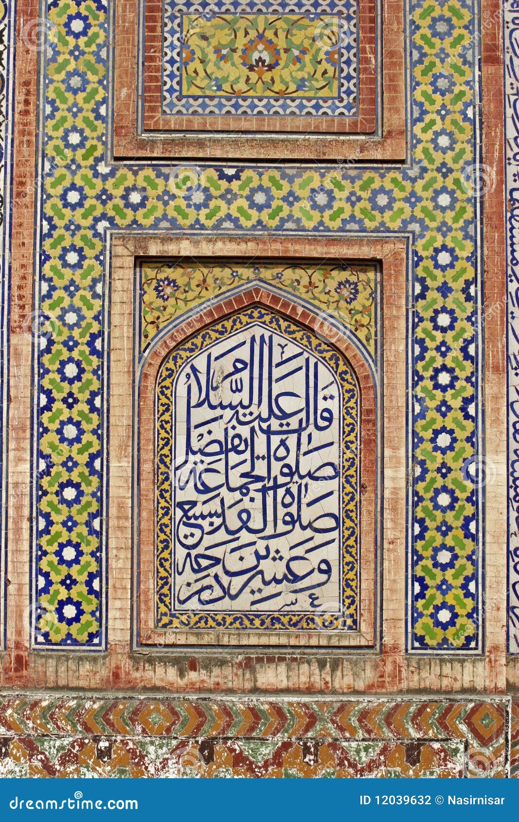 Masjid Wazir Khan Calligraphy Stock Photo - Image of building, pakistan ...