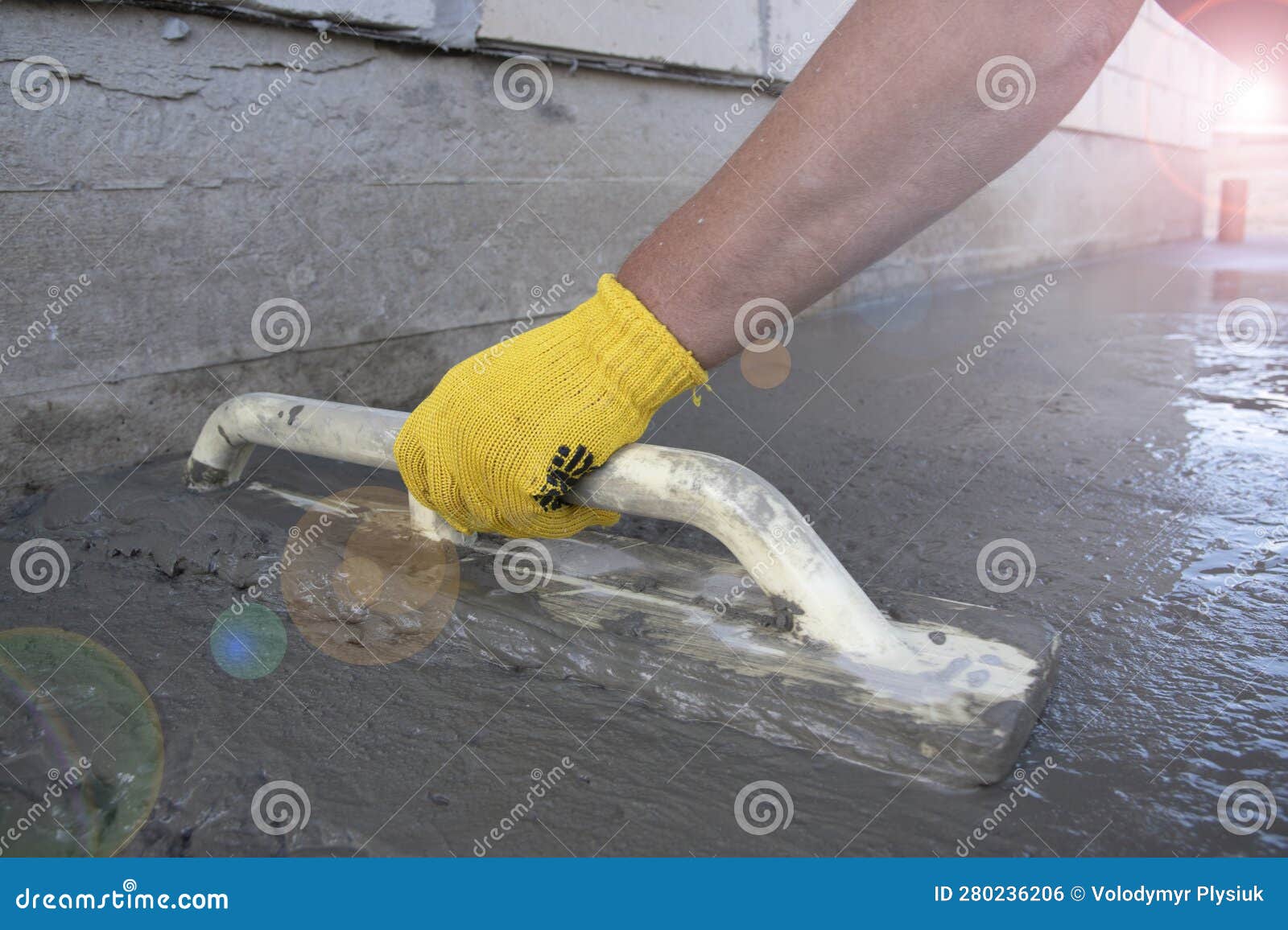 Mason Leveling and Screeding Concrete Floor Base Stock Photo - Image of ... Mason Leveling and Screeding Concrete Floor Base Stock Photo - Image of ...