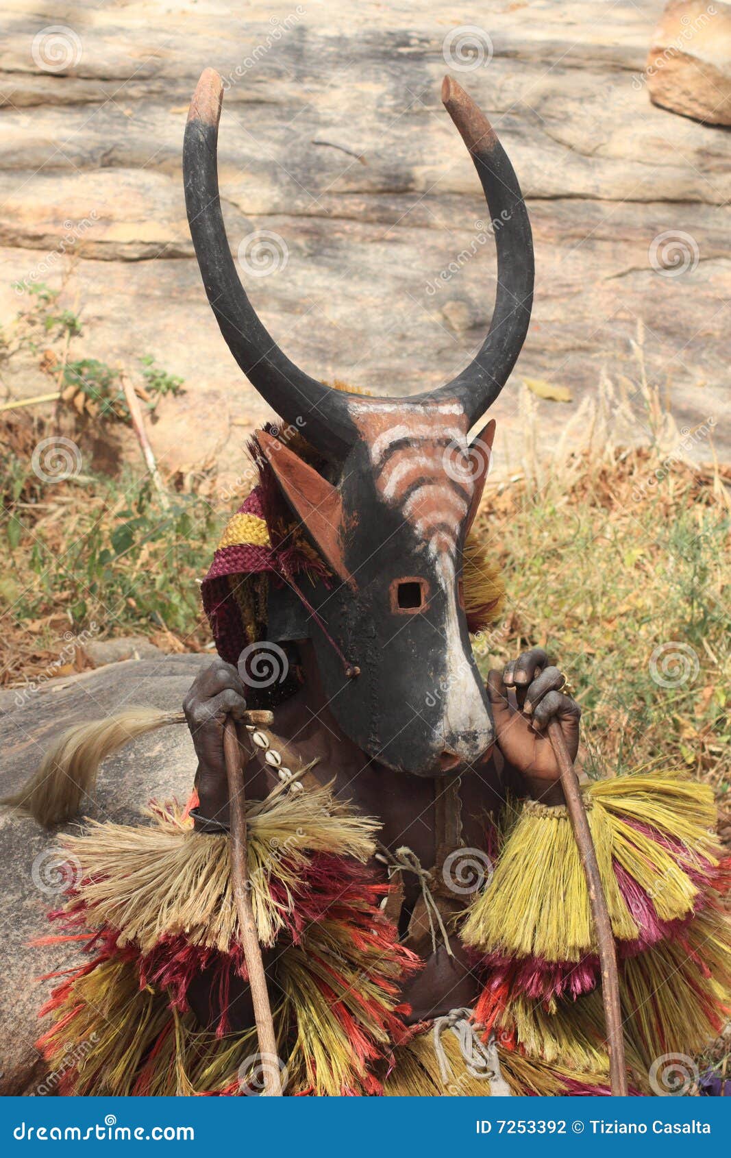 Masque de dogon photographie éditorial. Image du facile - 7253392