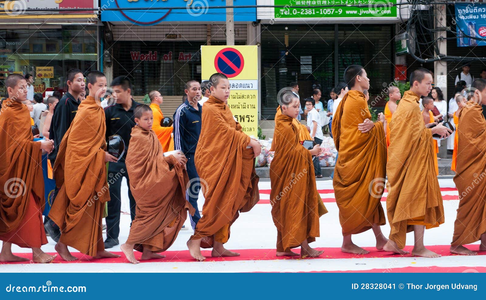 Mass Alms Giving in Bangkok, Thailand Editorial Photo - Image of ...