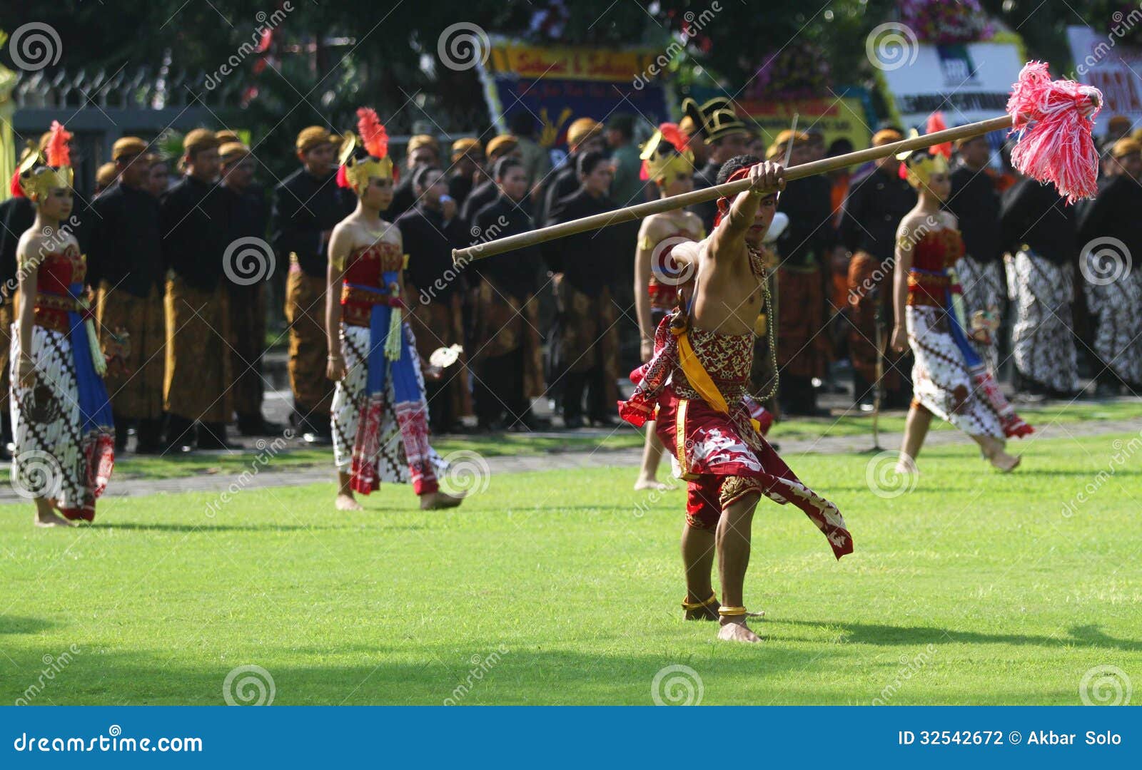 Mass dance editorial photography. Image of perform, tradition - 32542672