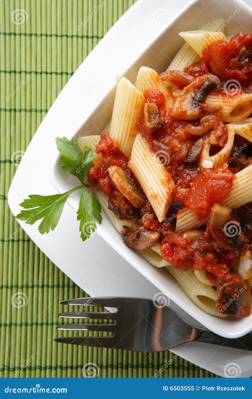Massa Italiana Com Molho E Parmesão De Tomate Imagem de Stock - Imagem ...