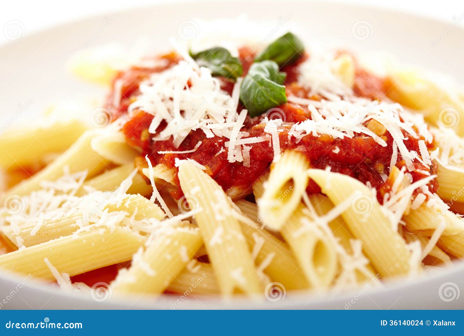 Massa Italiana Tradicional Com Decoros Do Tomate E Do Molho Dos ...