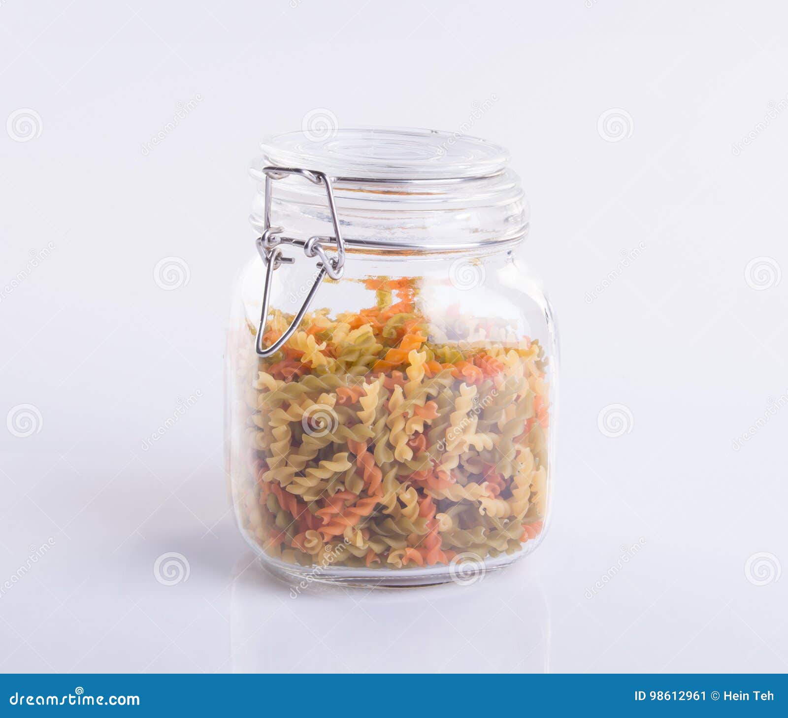 Massa Ou Massa Crua Do Radiatori Em Um Fundo Imagem de Stock - Imagem ...